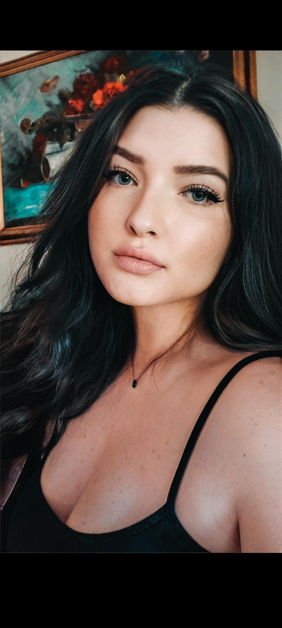 Dark hair 😍 [18+] | Scrolller