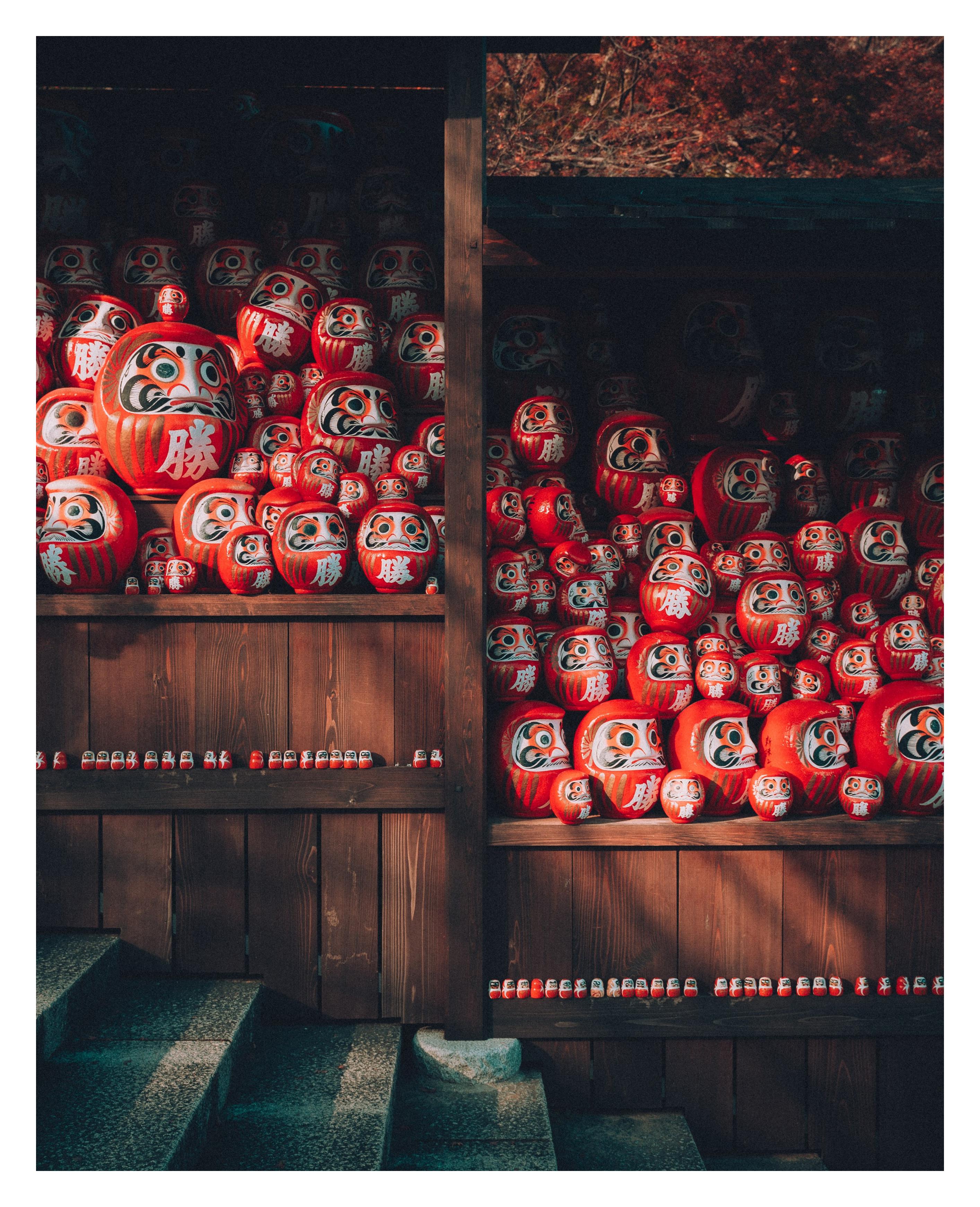 Daruma at Katsuo-ji, osaka | Scrolller