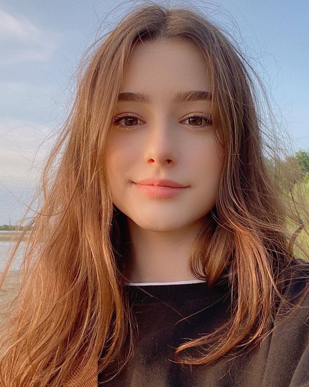 Dasha Taran | Scrolller