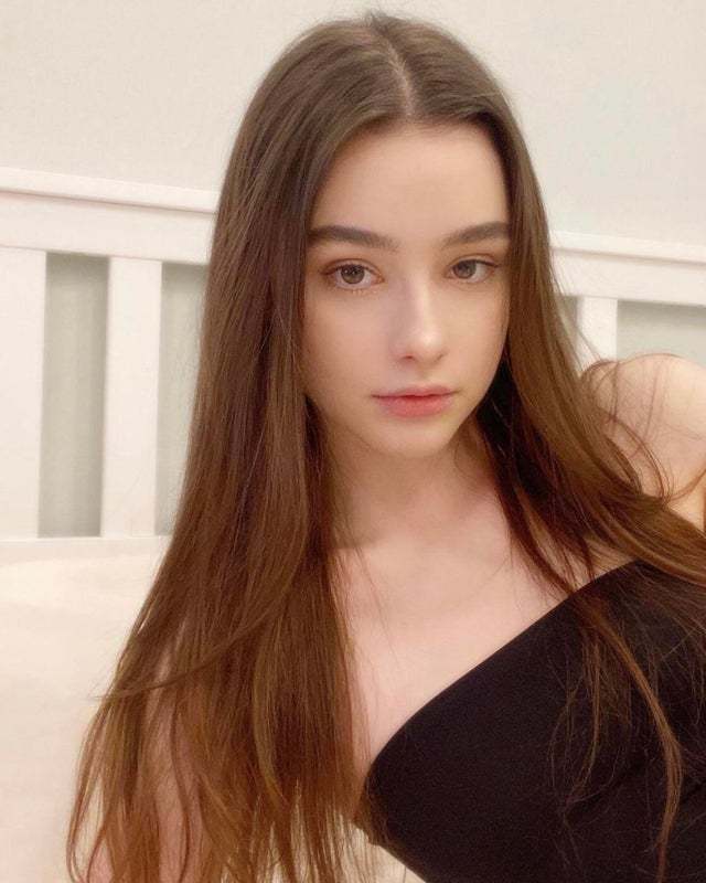 Dasha Taran | Scrolller