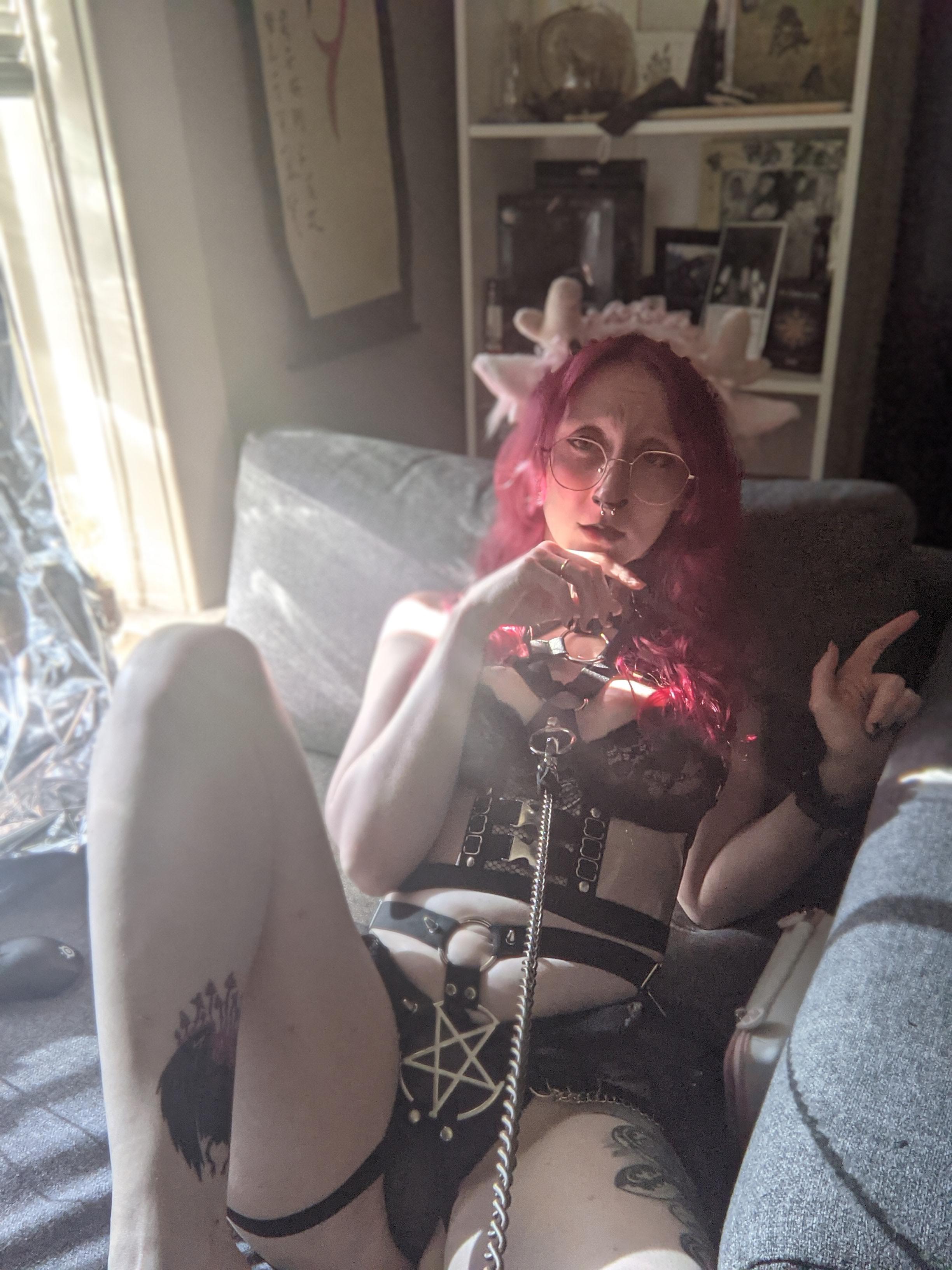 Deer girl checking in 🦌💕 | Scrolller