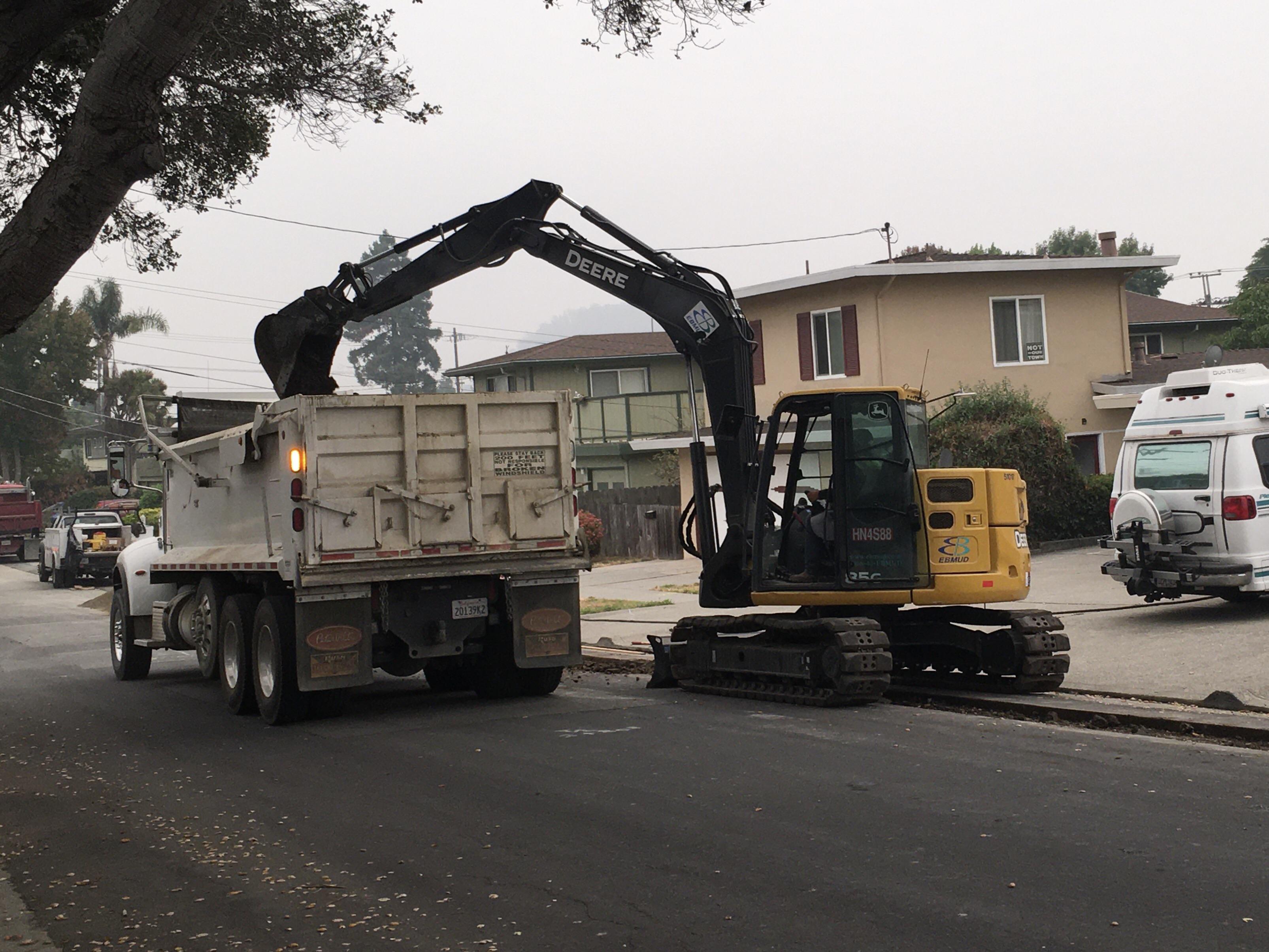 Deere 85g loading a Peterbilt 348 tri axle dump truck | Scrolller