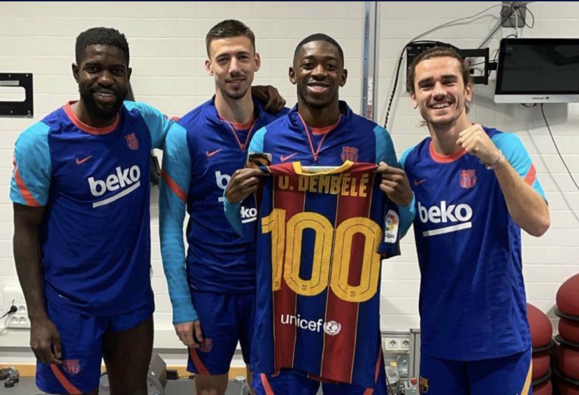 Dembele posing with the Frenchmen after reaching 100th game with Barca | Scrolller