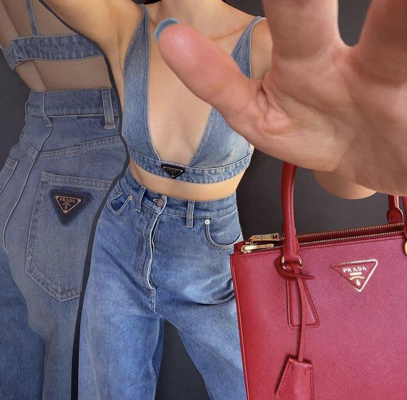 Denim cleavage | Scrolller