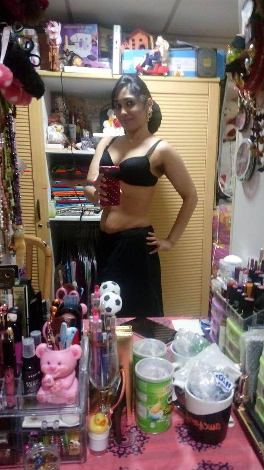 Desi Hot Beautiful Beauty things Seller Showing Her Amazing Nude Figure and Sexy pic to Her ...