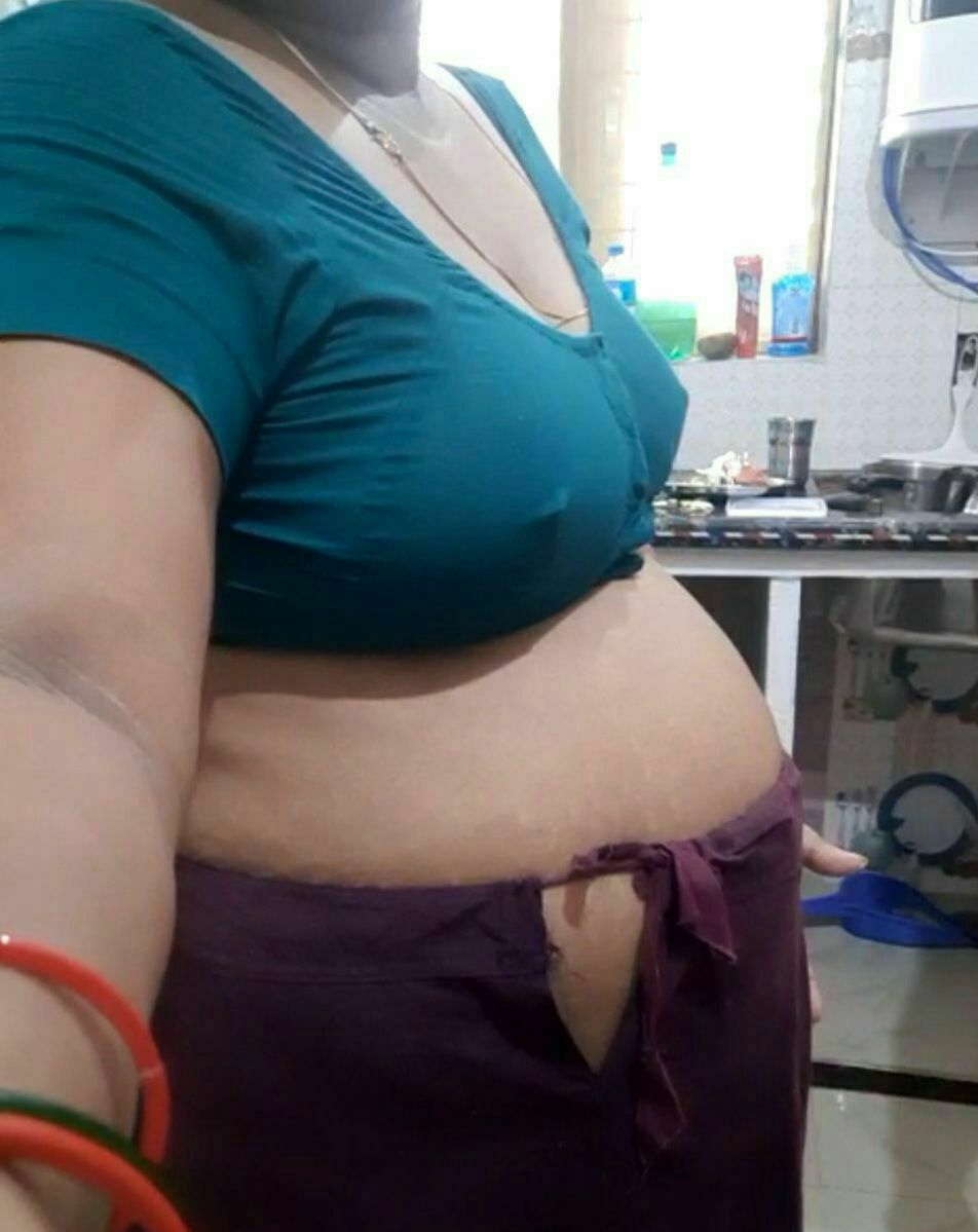 Desi mom selfie 🤳 | Scrolller