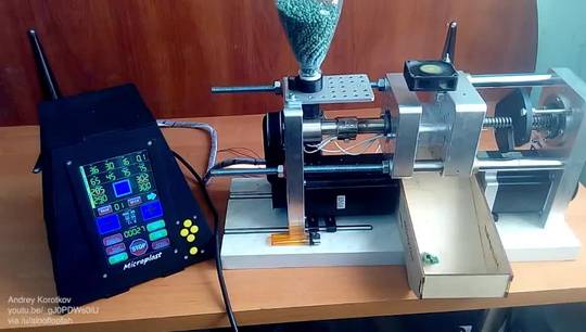 Desktop injection molding machine | Scrolller