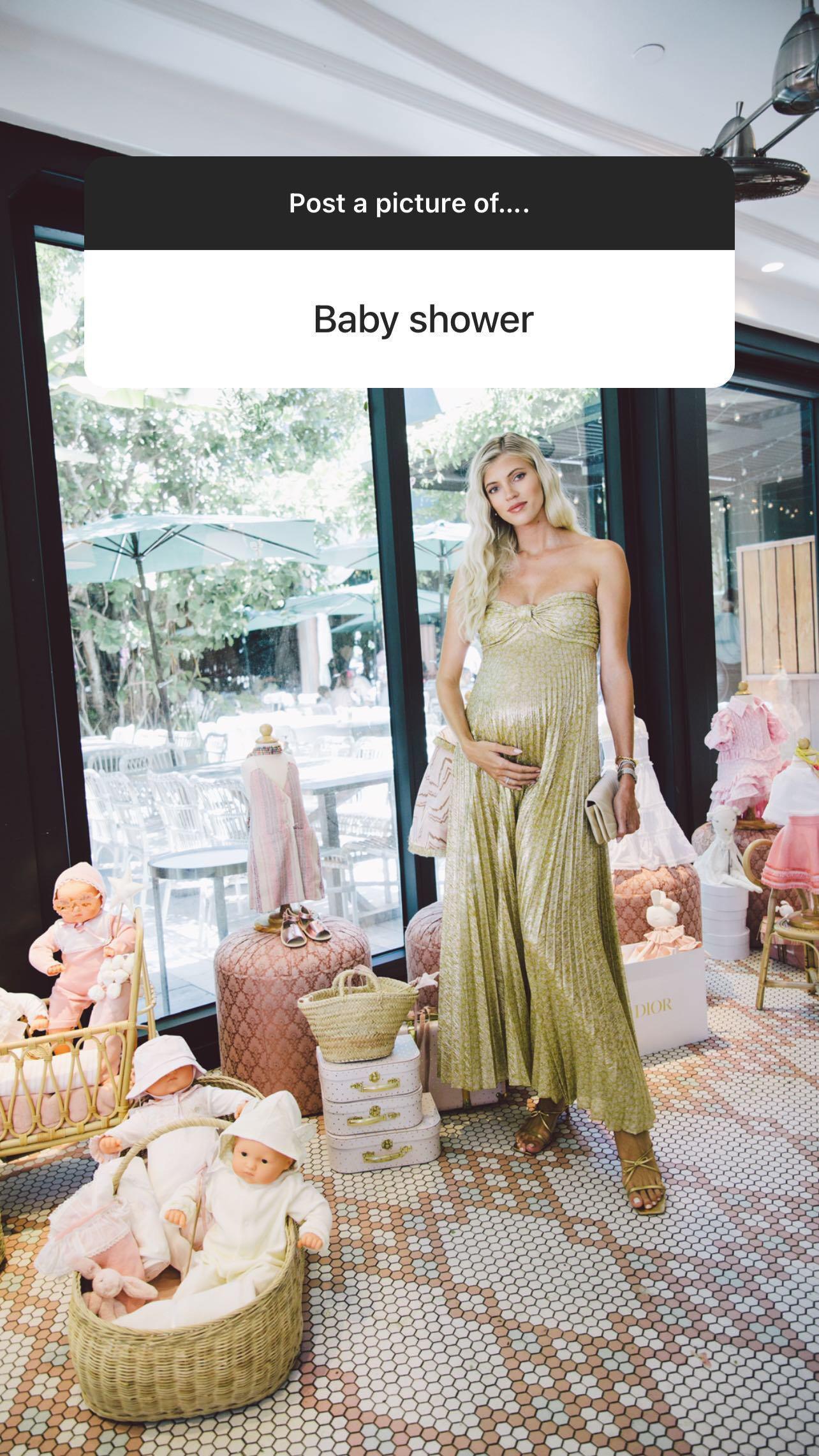 Devon Windsor | Scrolller