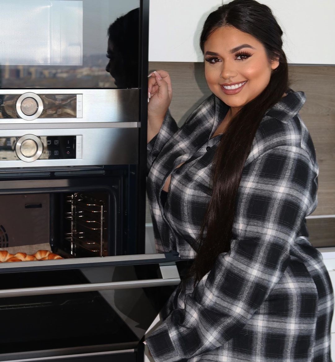 Diana Sirokai [irtr] | Scrolller