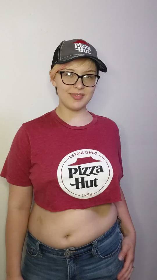 Did anyone order a cute delivery girl? | Scrolller