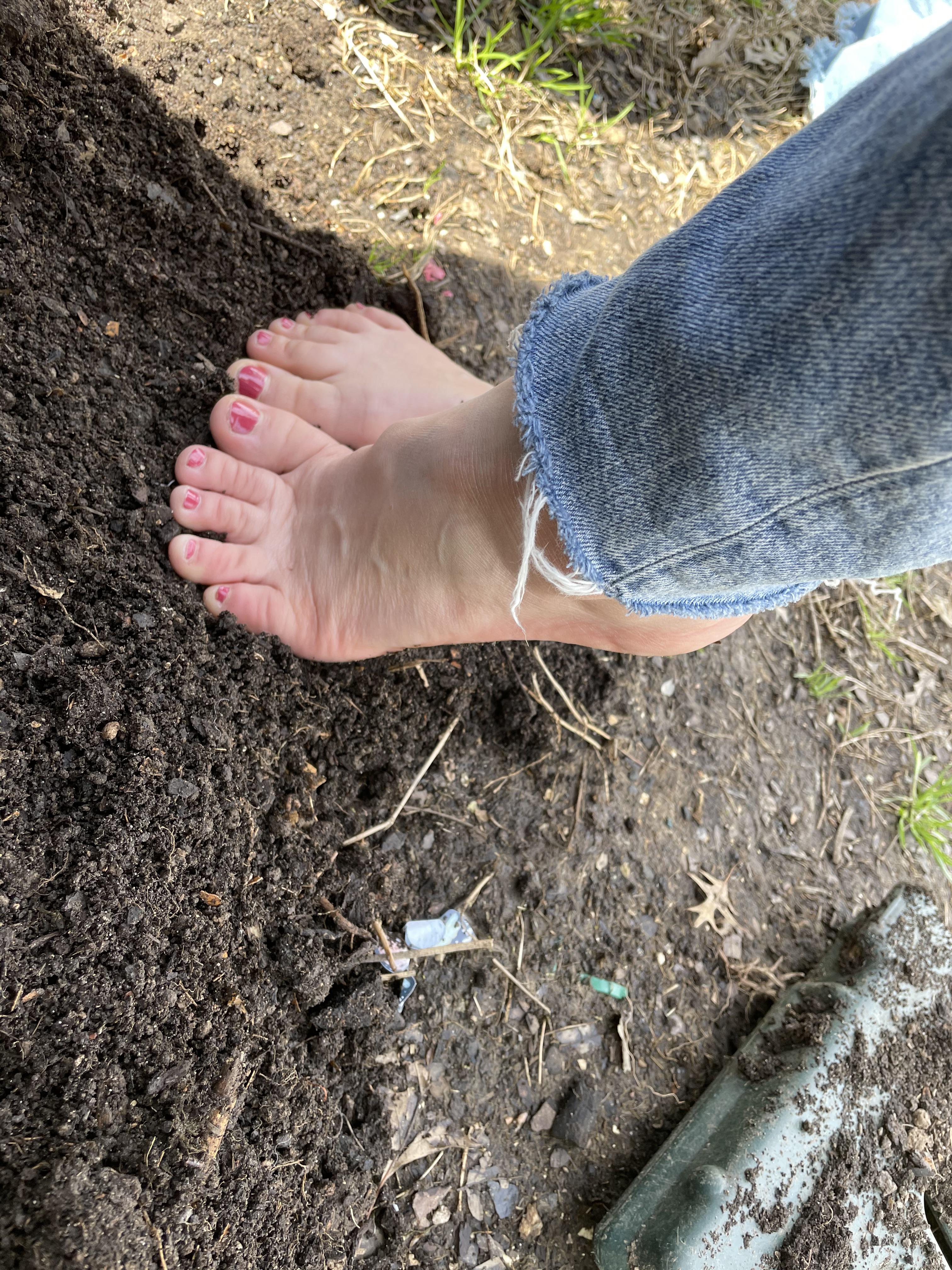 Dirty feet. Organic compost | Scrolller