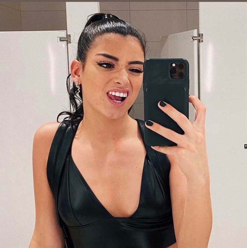 Dixie D'Amelio needs a rough pounding | Scrolller