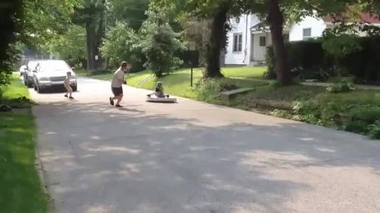 DIY Leaf blower hovercraft | Scrolller