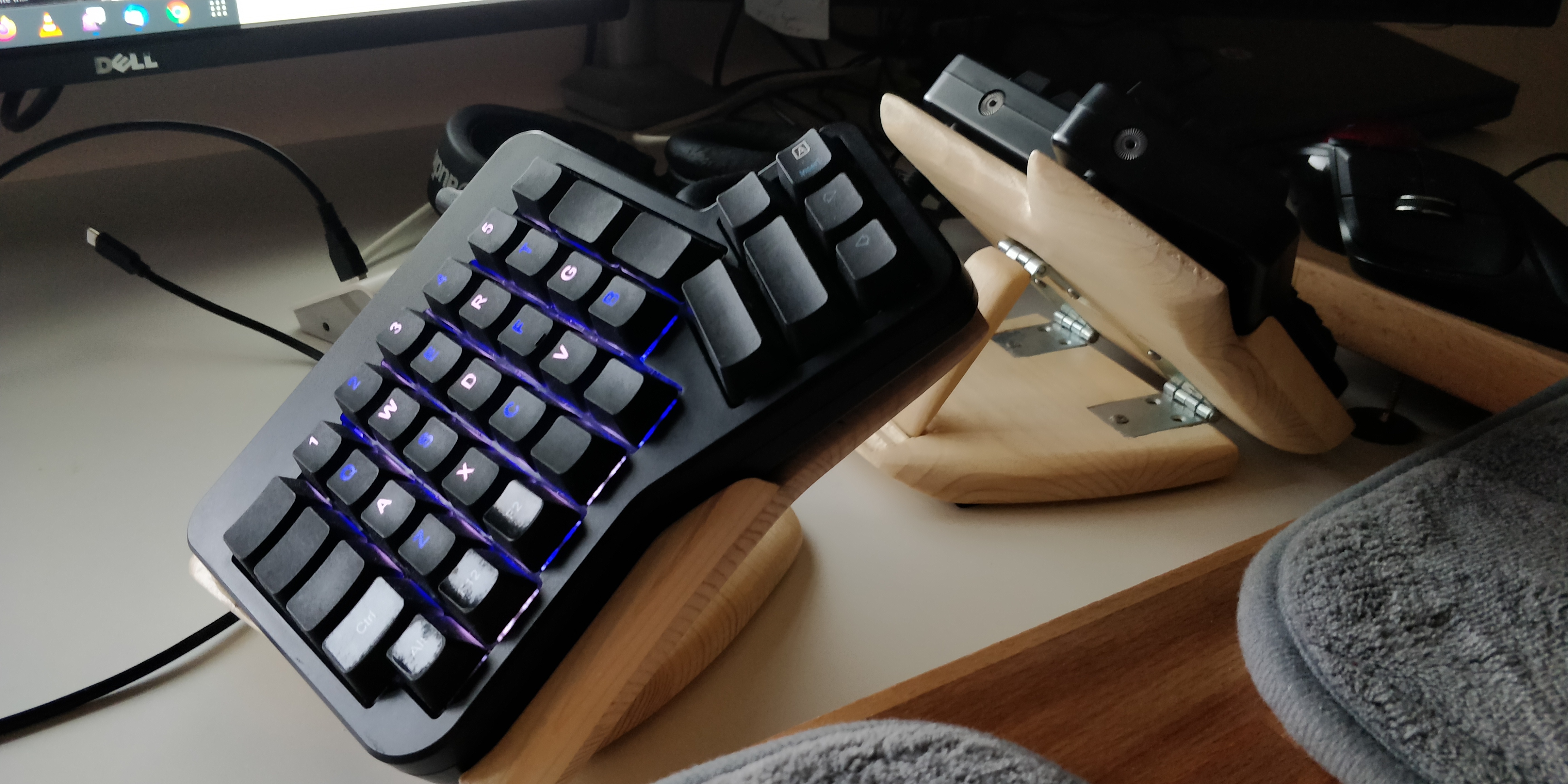 Diy mount.. No more mugs | Scrolller