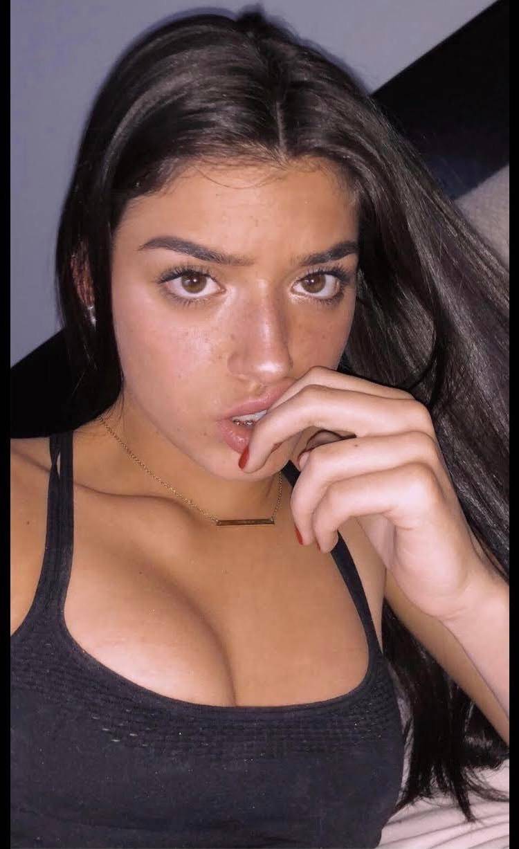 Dm to jerk off to her or her sister | Scrolller