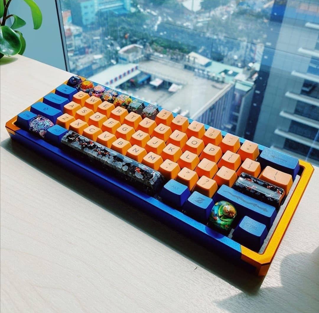 Do i have cool keycaps | Scrolller