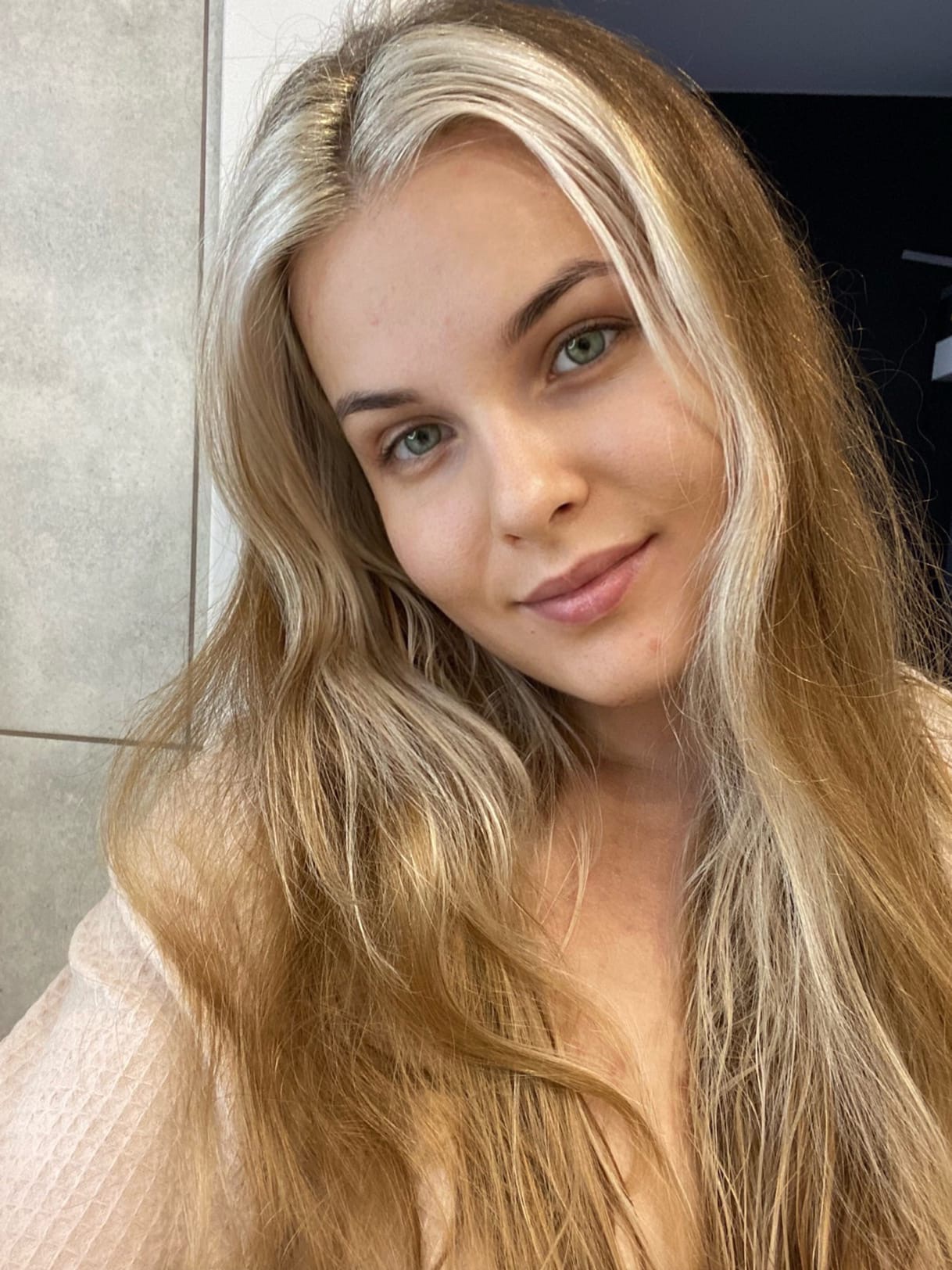 Do I look at my age? (F27) | Scrolller