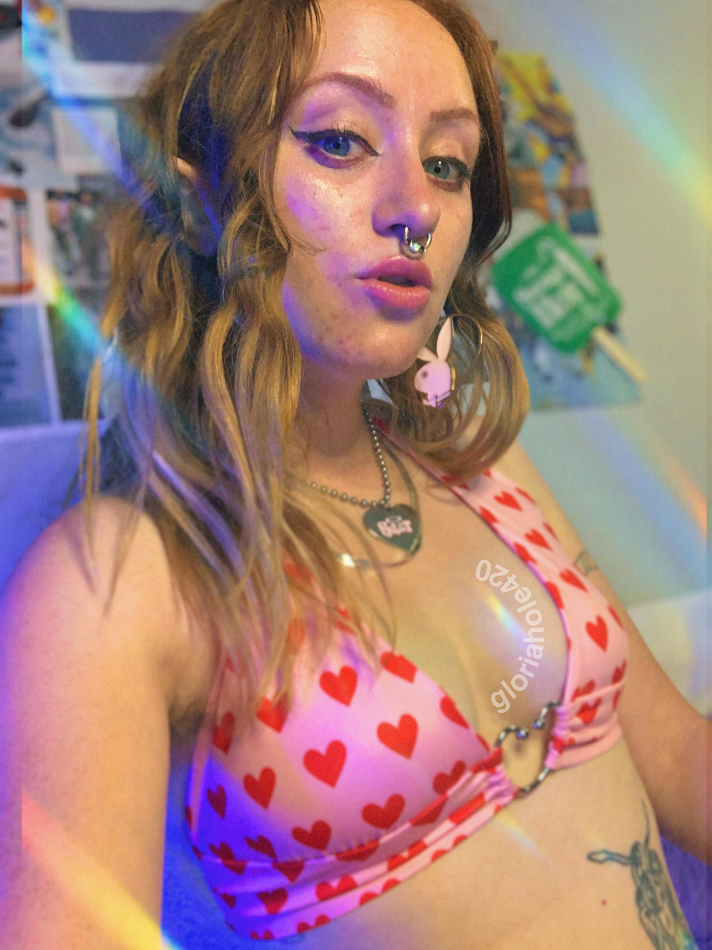 do i look innocent or naughty? | Scrolller