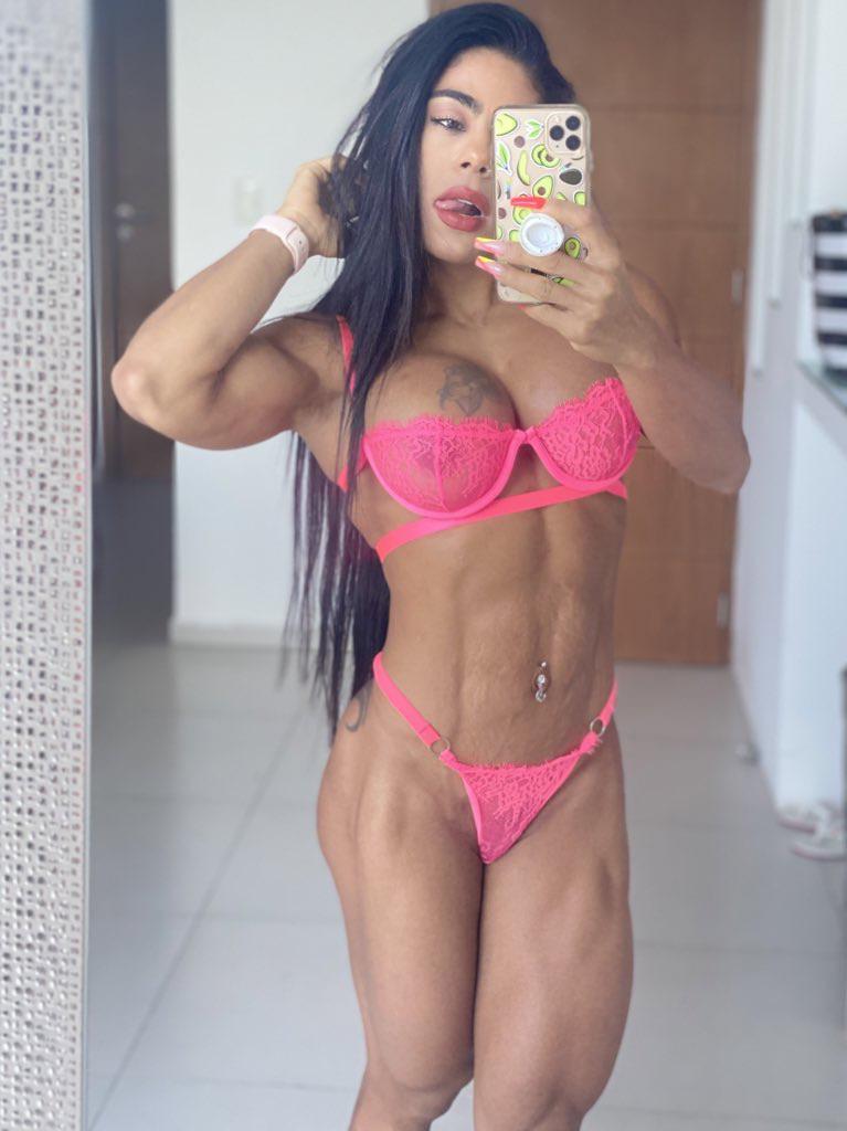 Do I look lean in pink | Scrolller