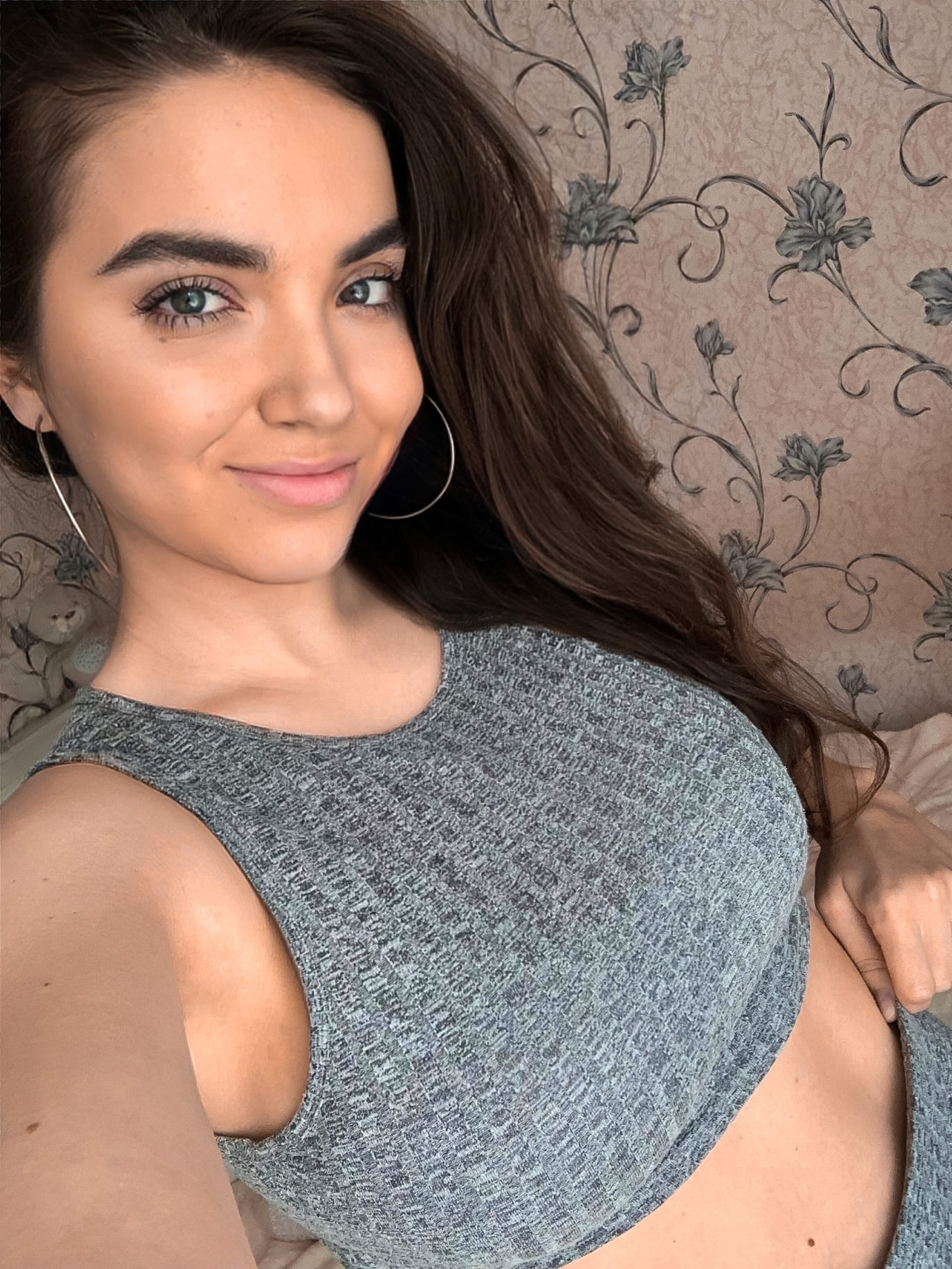 should the stomach be flat? | Scrolller