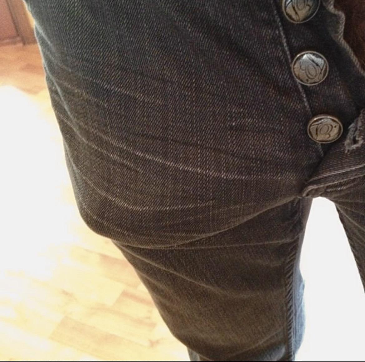 Do these pants seem too tight? | Scrolller