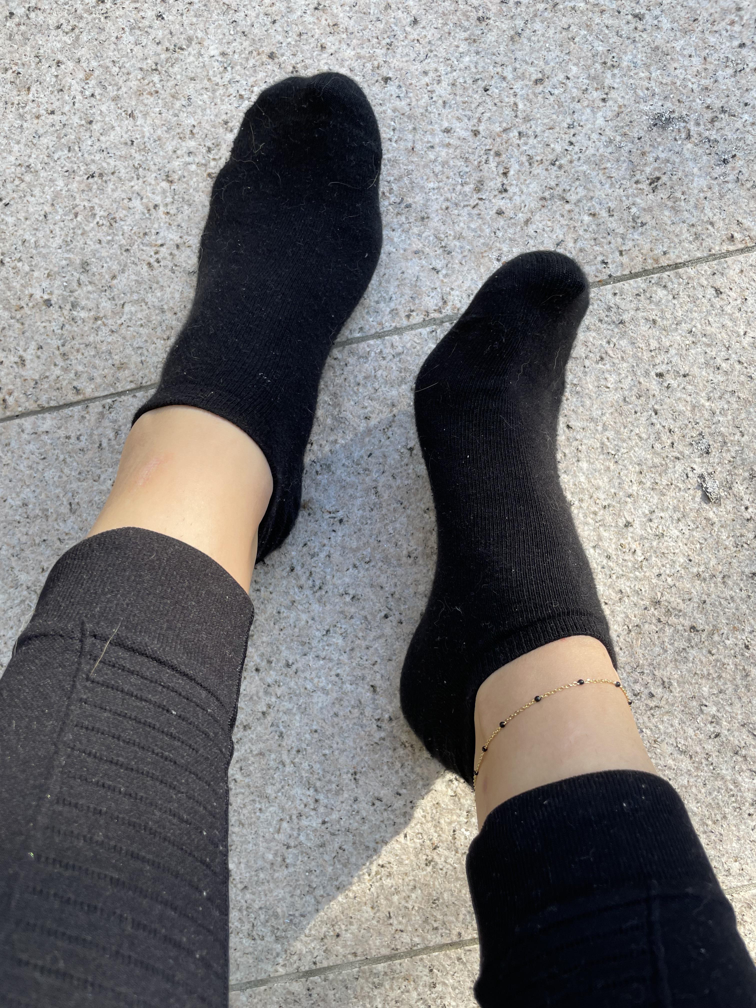 Do u like my new anklet ? | Scrolller