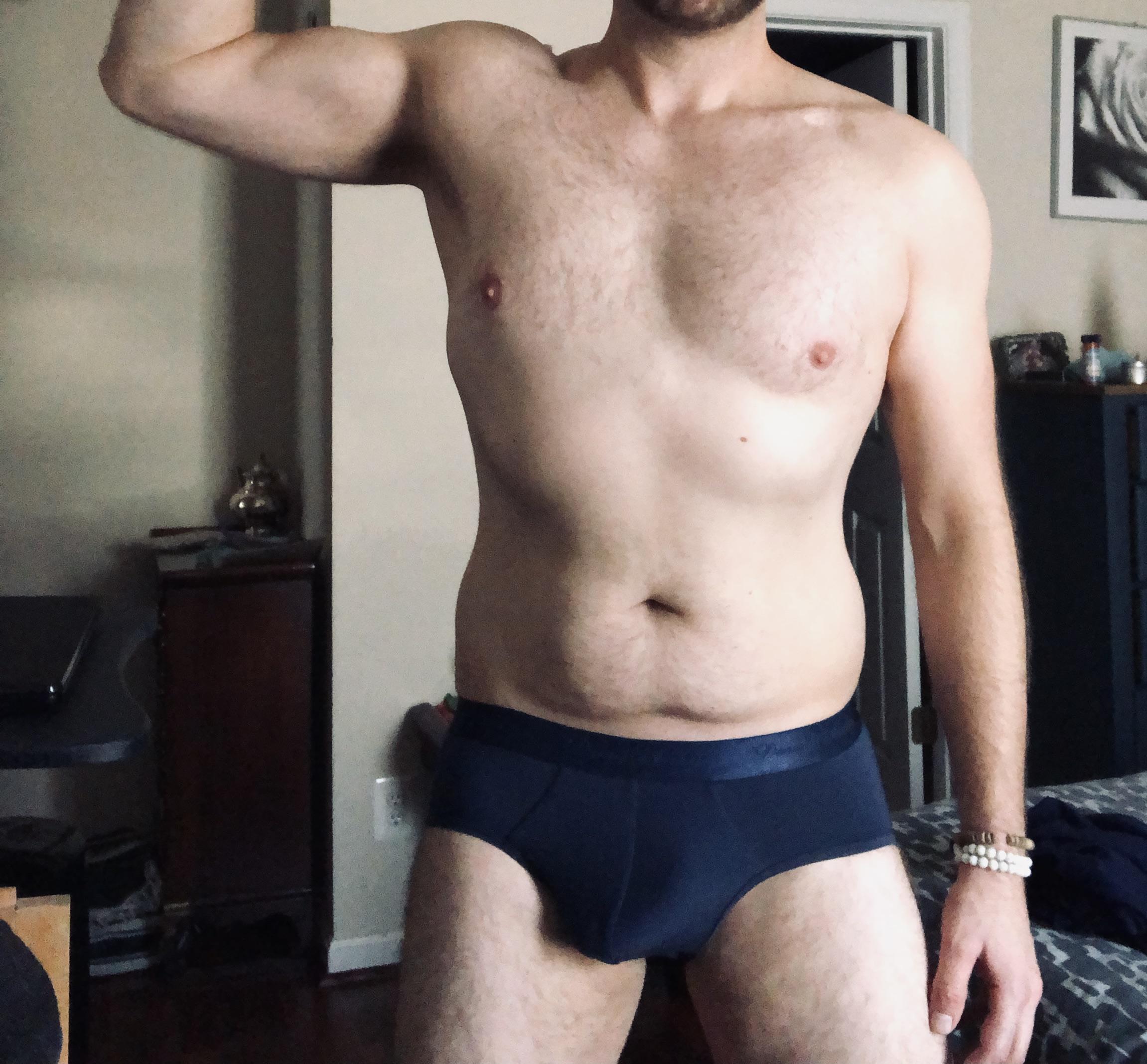 Do we all like the combination gym rat/dad bod around here? 😂💪🏼😏 | Scrolller