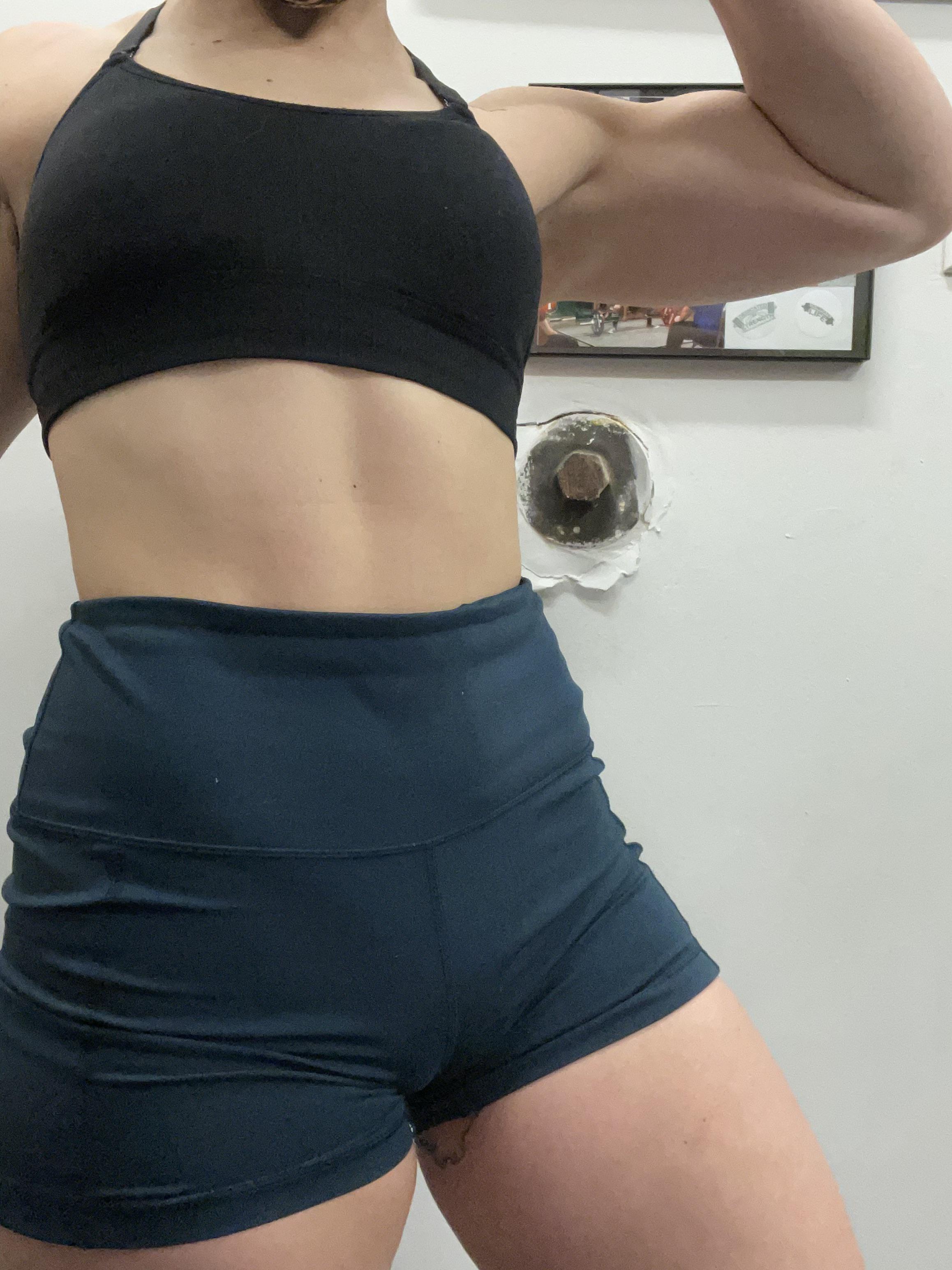 do we like biceps here? | Scrolller