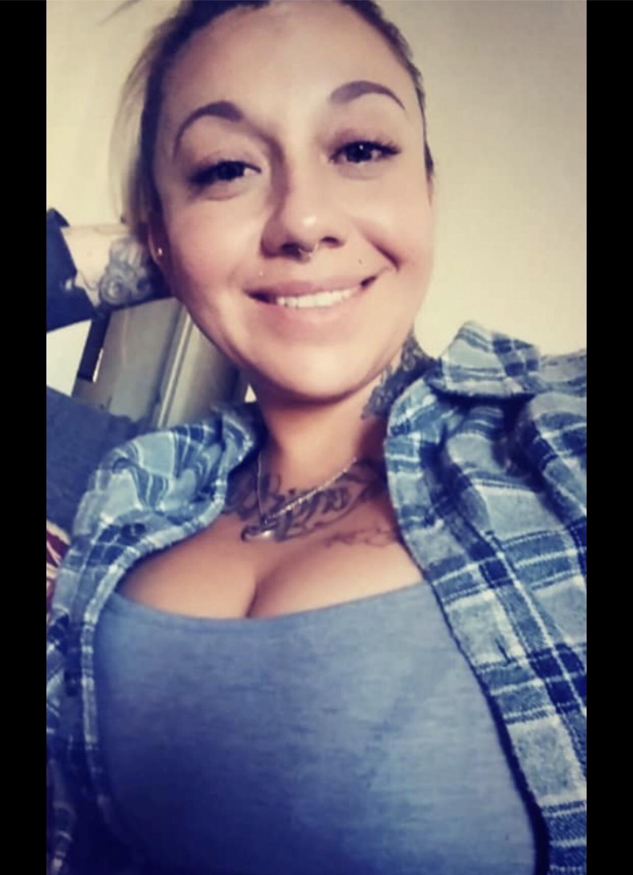 Do y’all think my aunt is hot | Scrolller