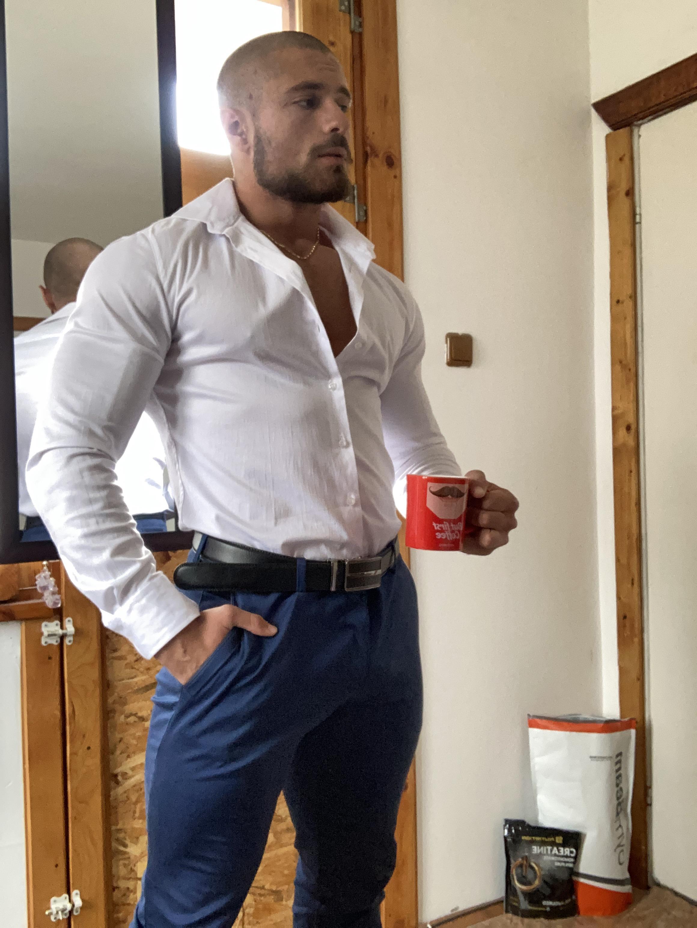 Kneel infront your master | Scrolller