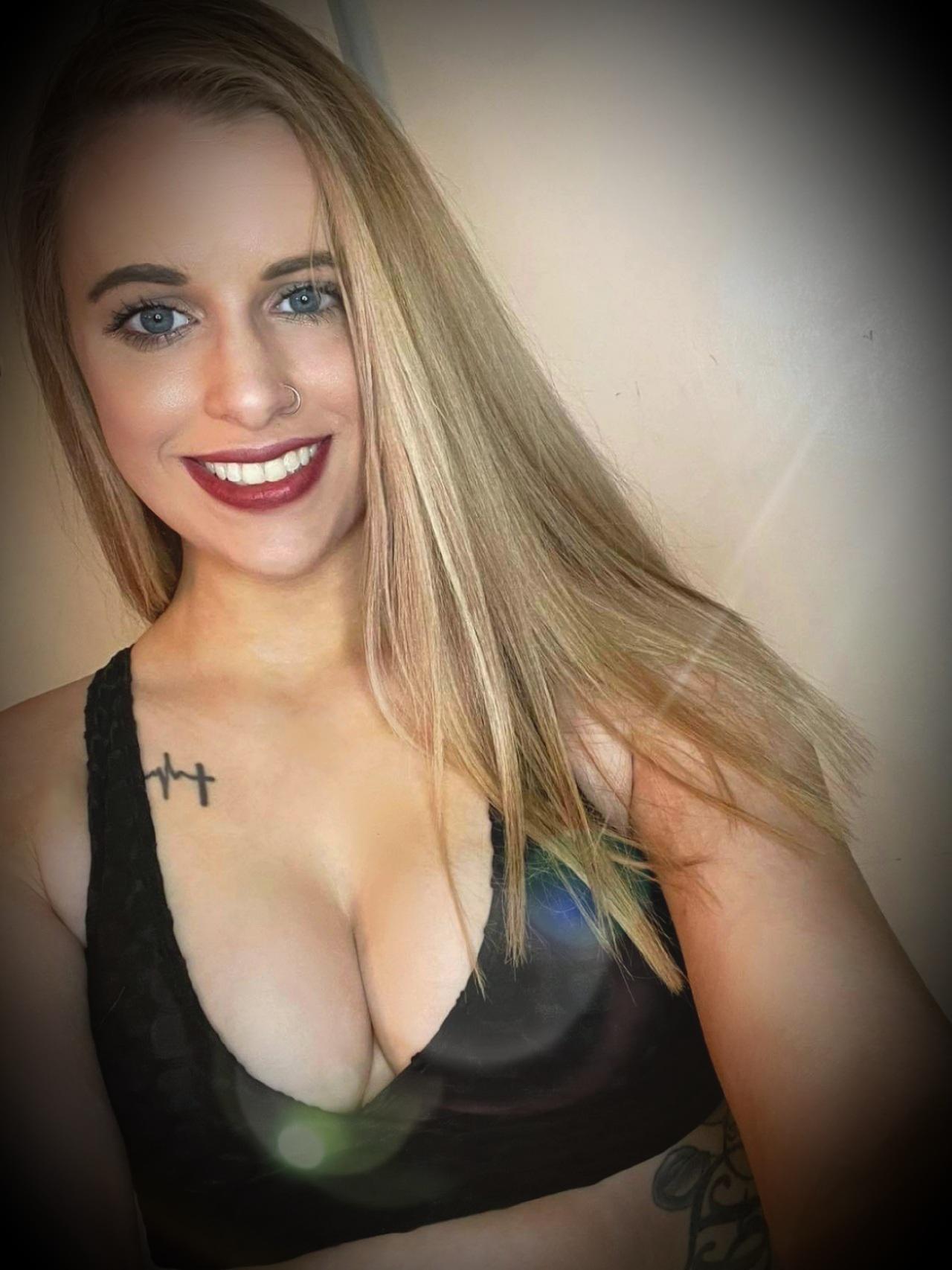 Do you guys like my new bra? | Scrolller