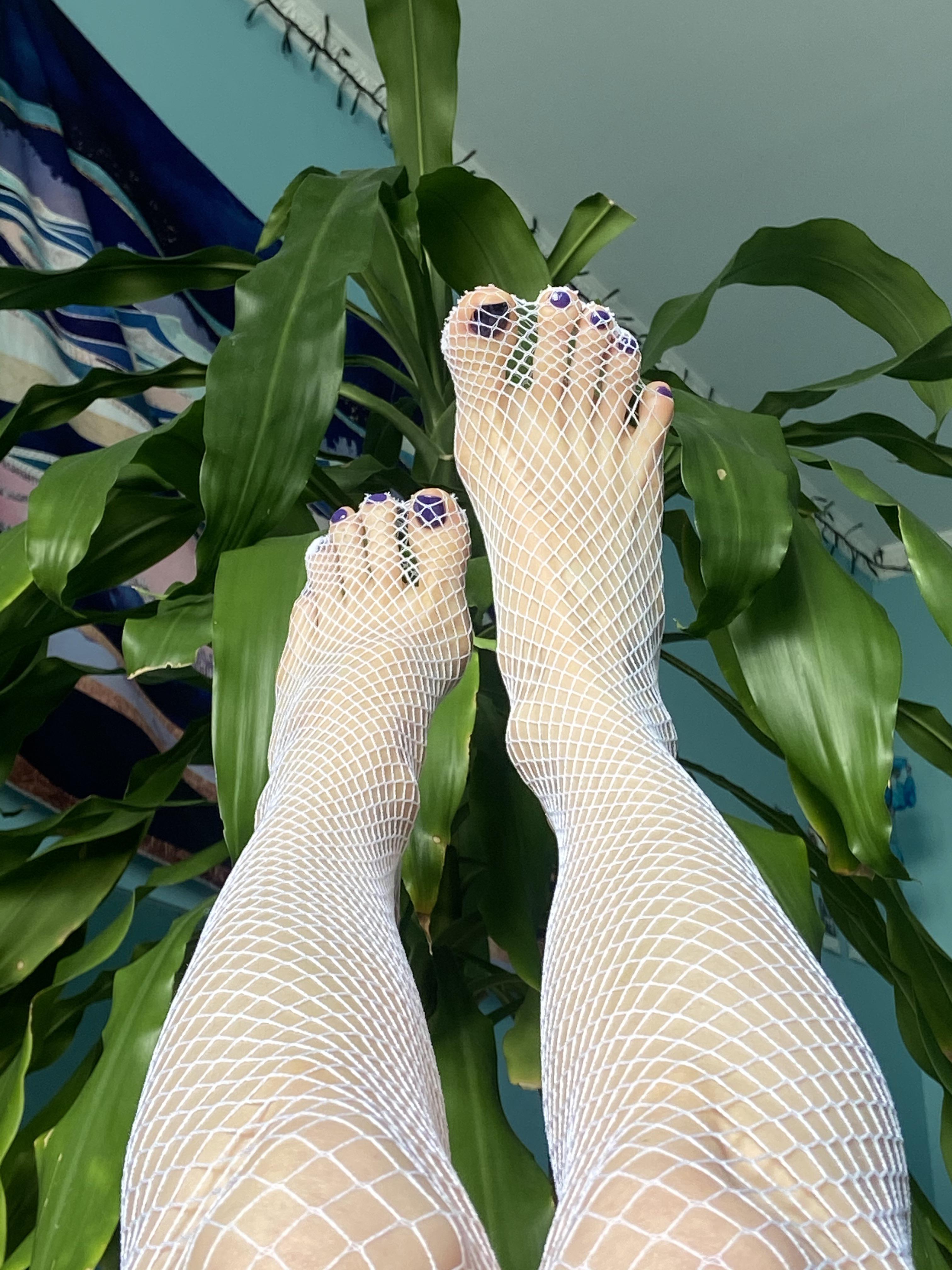 do you like fishnet tights?😈 | Scrolller