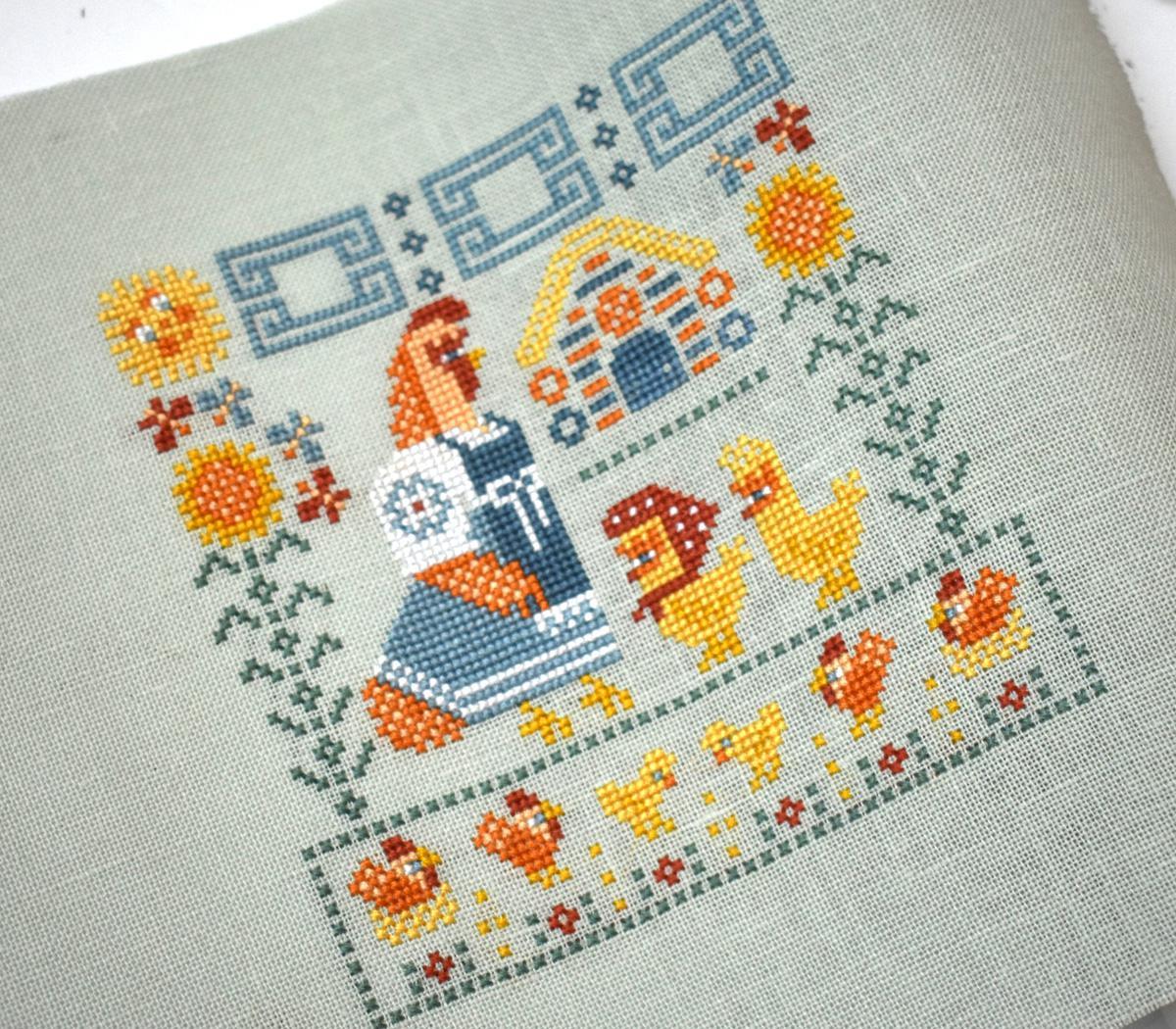 Do you like hens and chicks? Russian Mrs.Hen with cute chicks - so funny stitching process! link ...