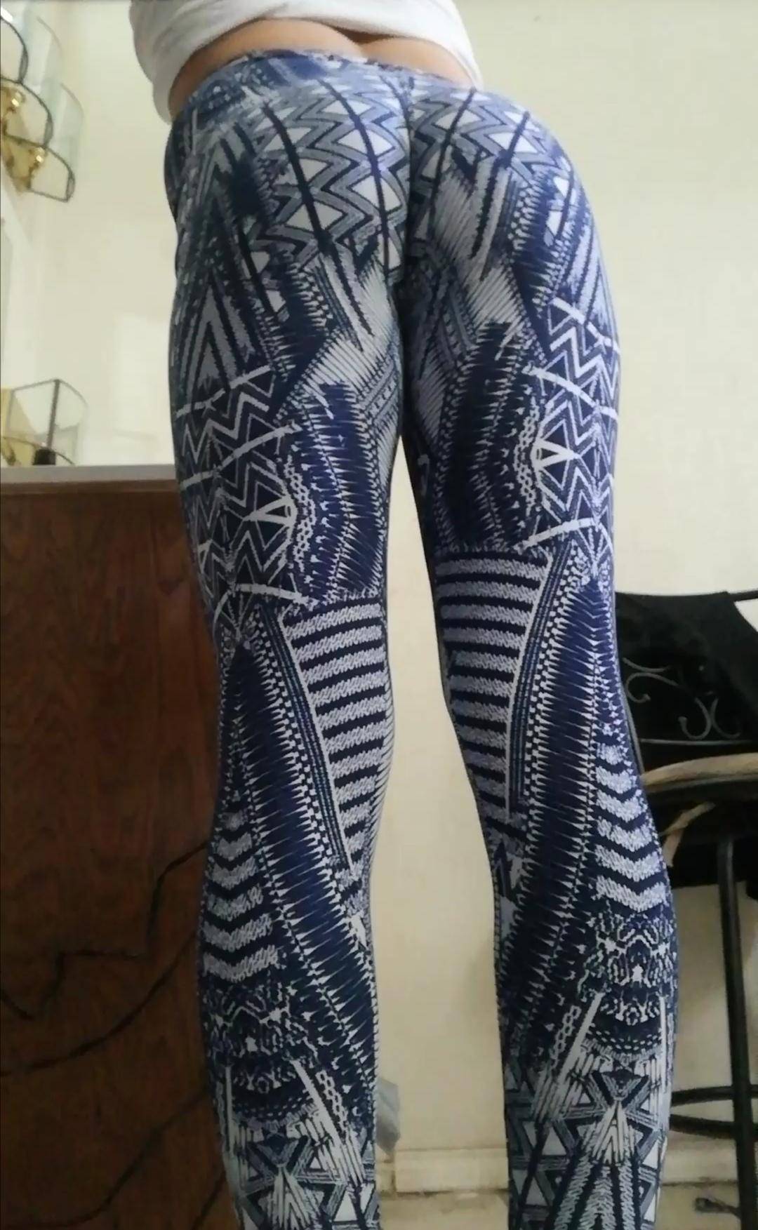 Do you like how my sisters leggings look on me?? 🥵 Get active on my page 🥰 dm me | Scrolller