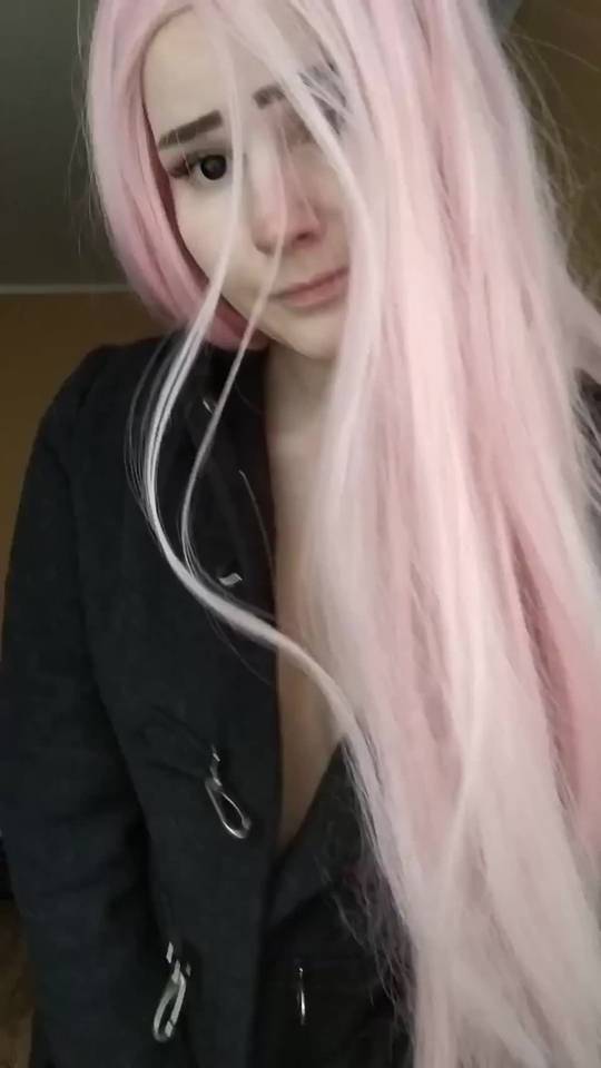 Time to take off my coat and hang out around the house nakey naky | Scrolller