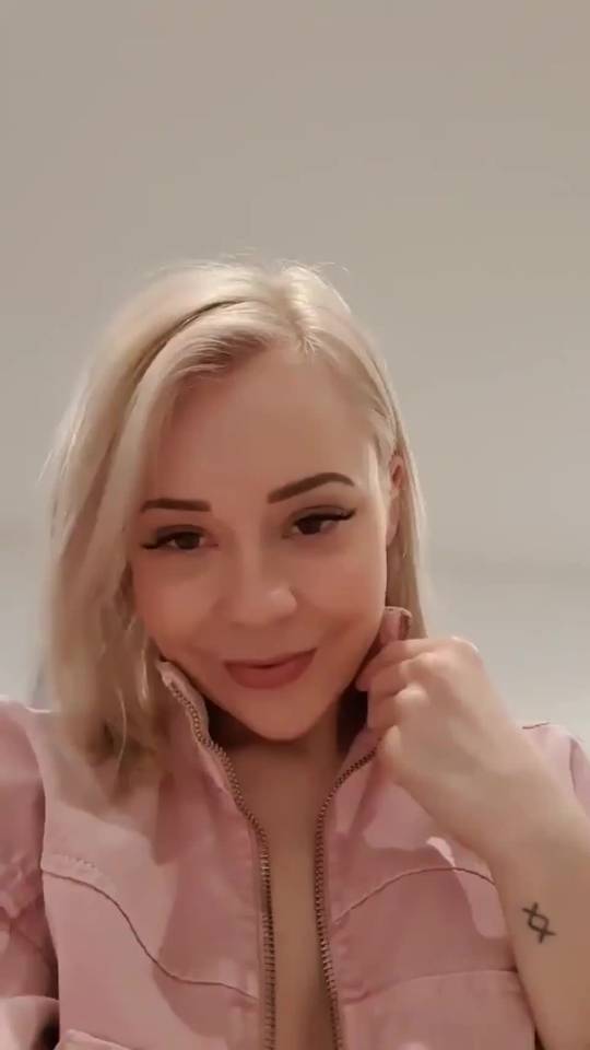 Do you like me in pink? | Scrolller