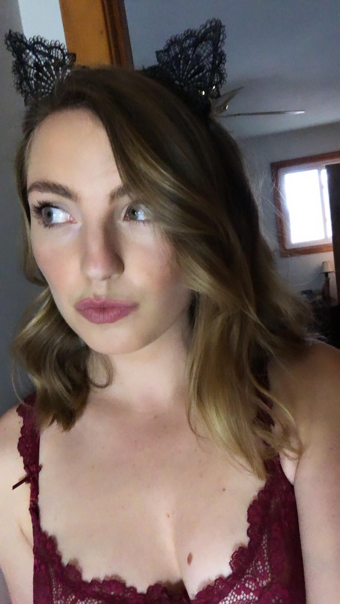 Your curious kitten | Scrolller