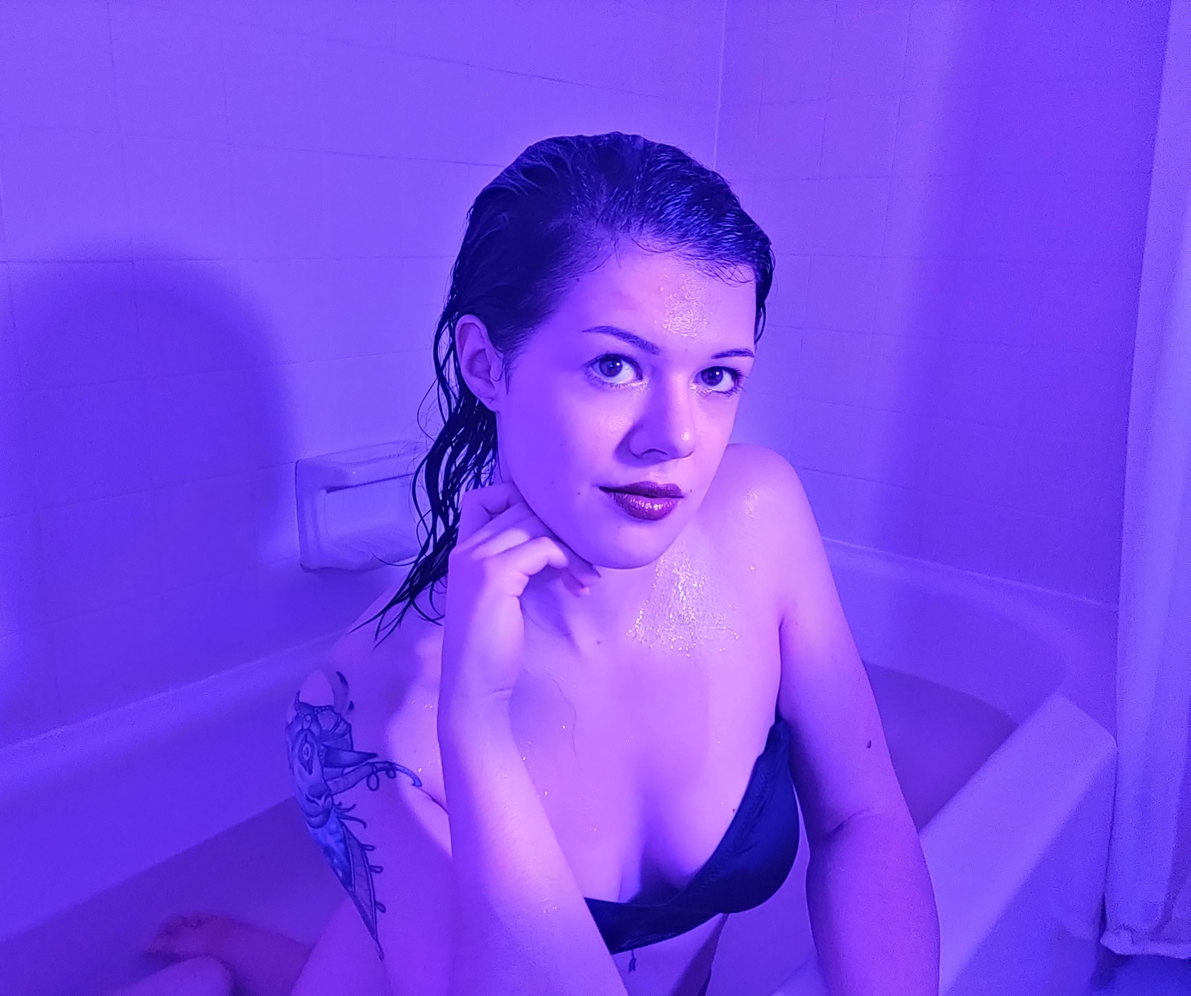 Do you like my lighting? | Scrolller