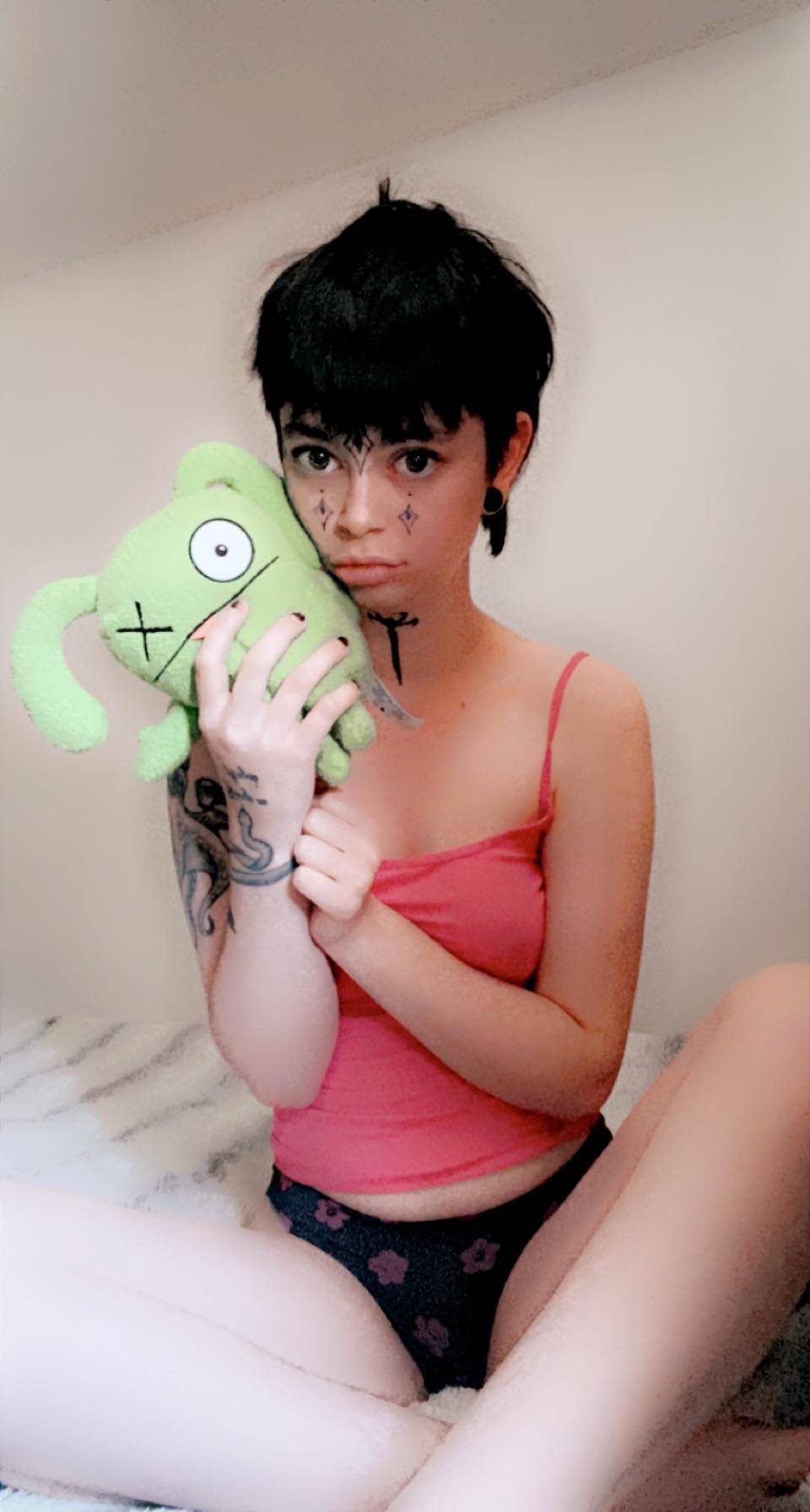 Do you like my stuffy? 🥺💕 | Scrolller