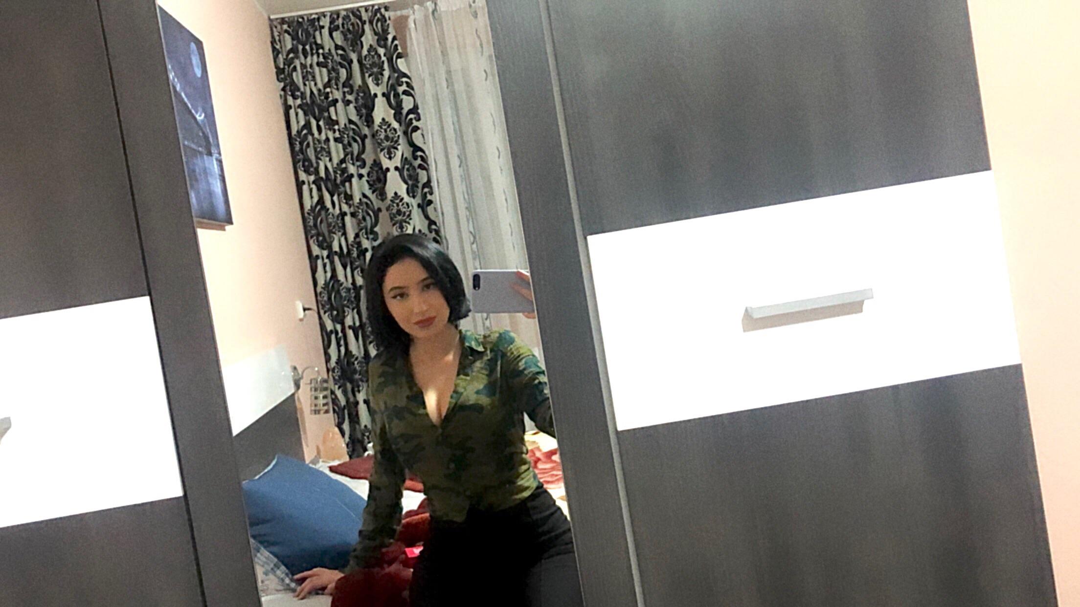 Do you like what you see? 👀 | Scrolller