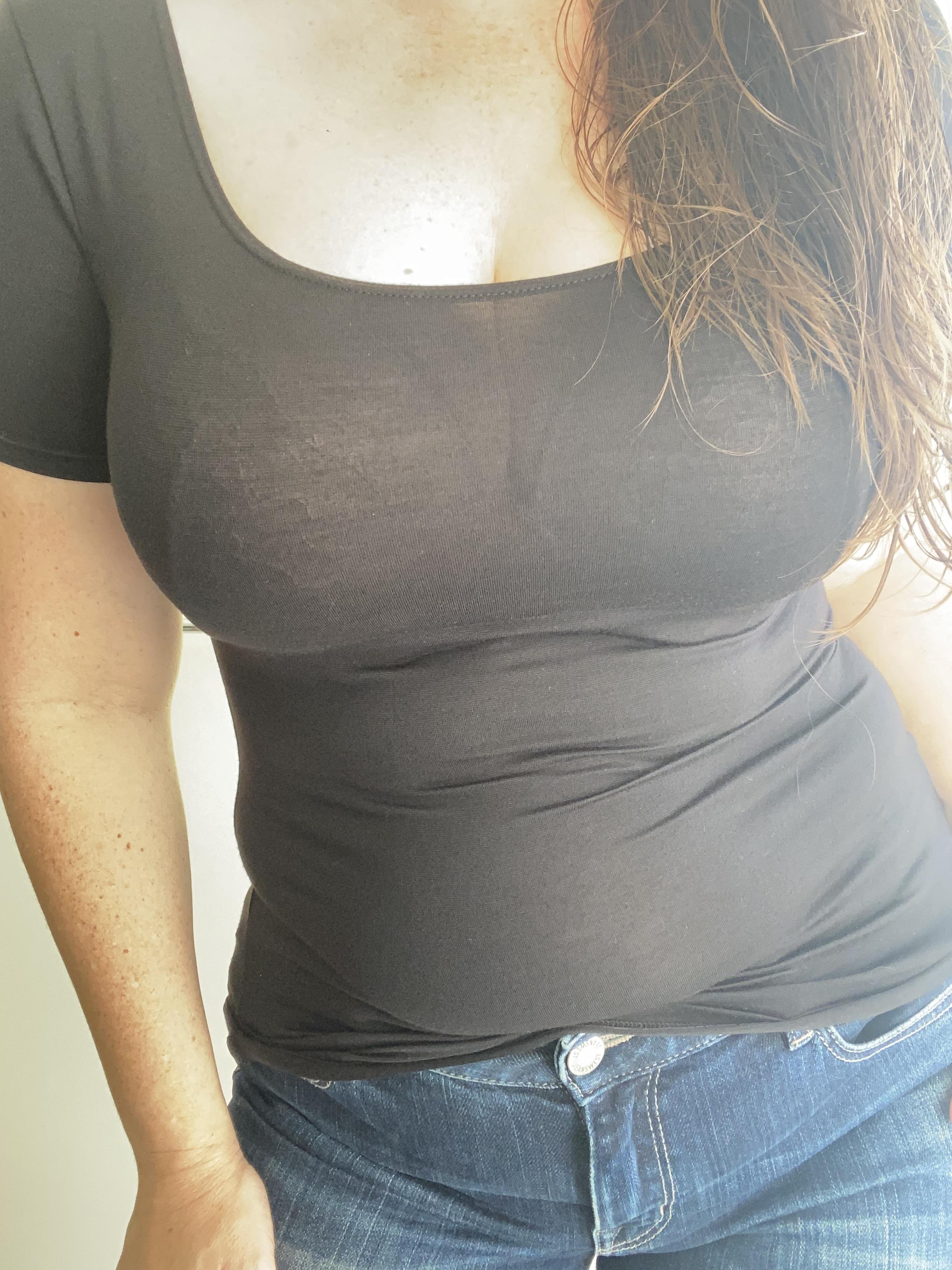 Do you prefer curves in activewear or denim? | Scrolller