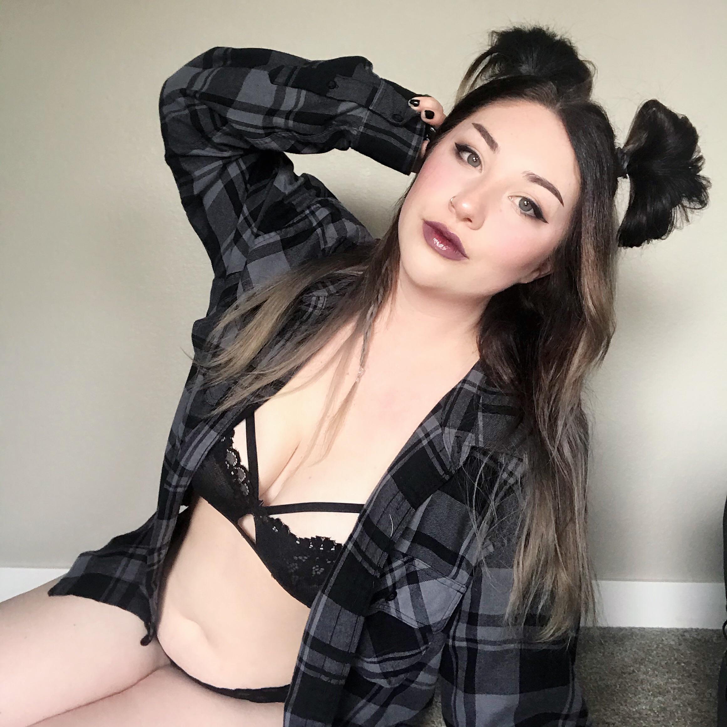 Do you want a soft spooky gf?🖤🖤 | Scrolller