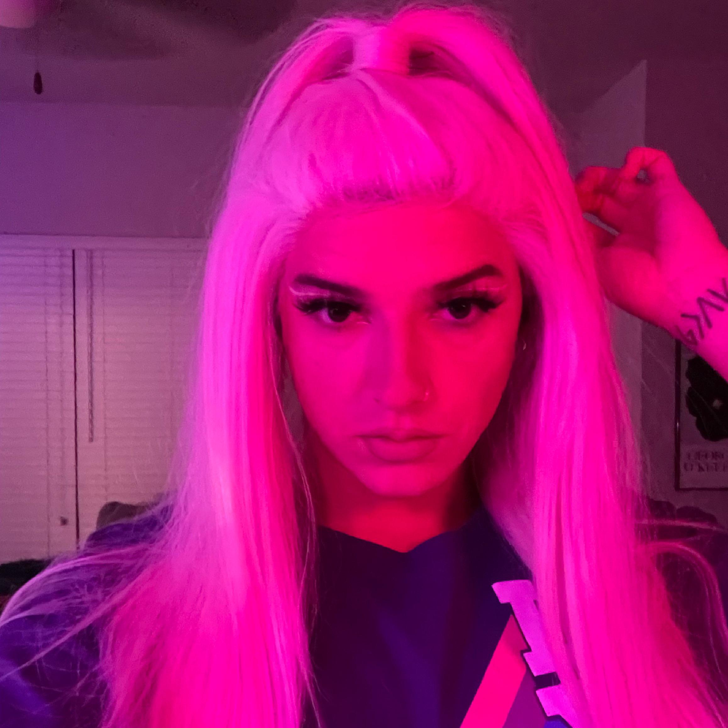 Do you want me with the lights on? 💕🍒 | Scrolller