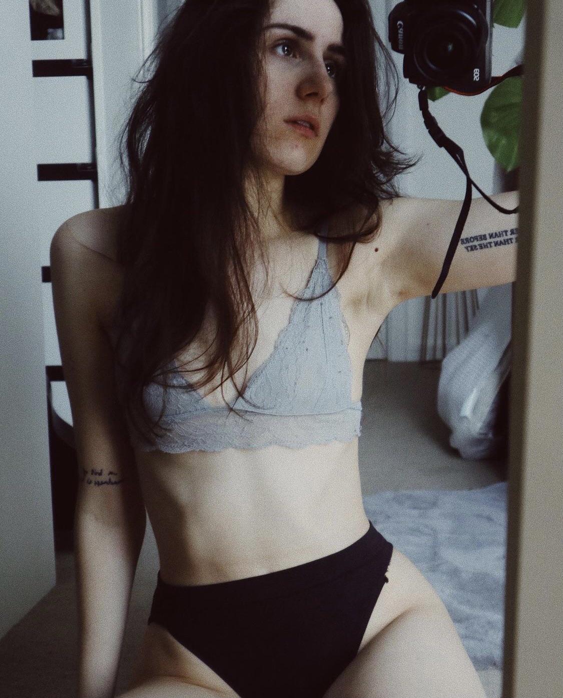 Any fans of British musician/youtuber Dodie Clark | Scrolller