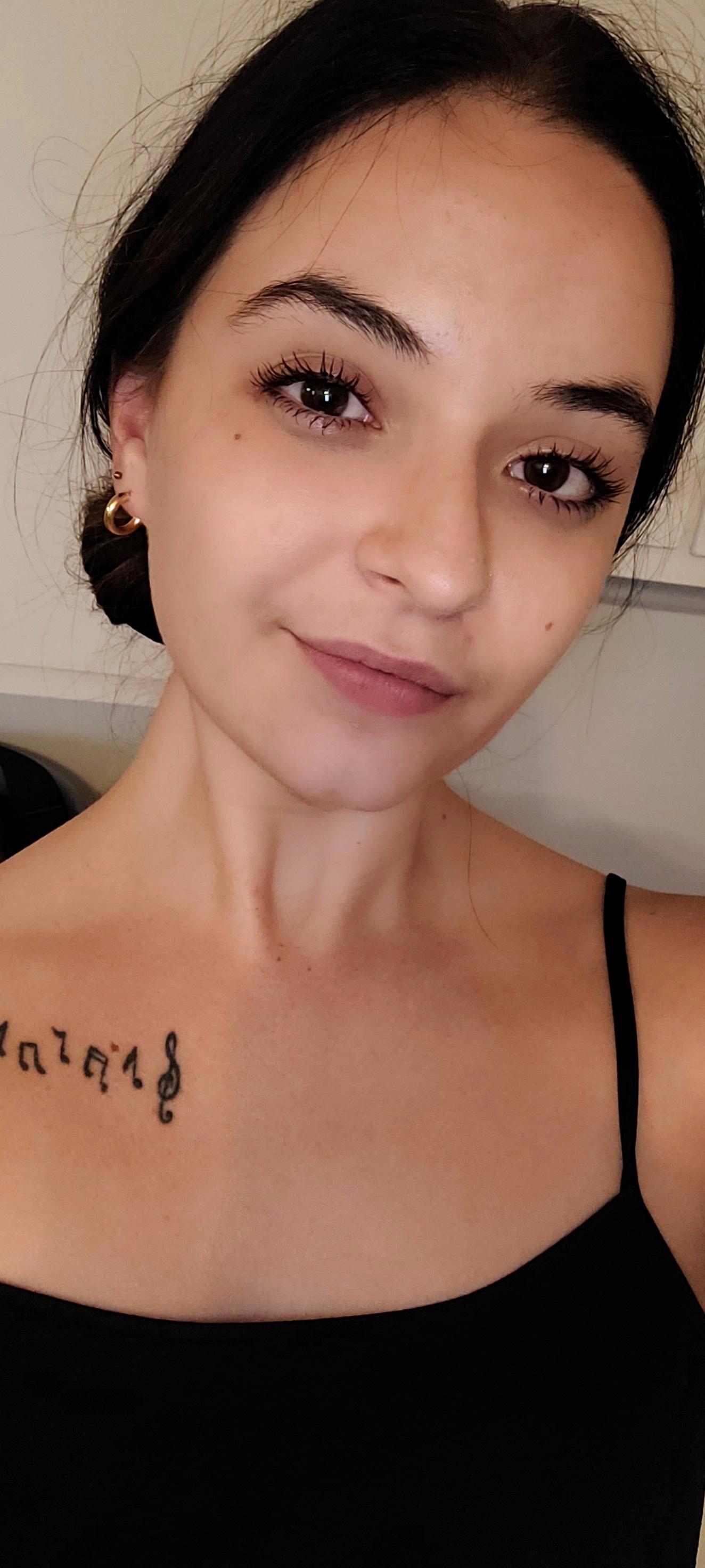 Does anyone appreciate a simple selfie?😊 | Scrolller