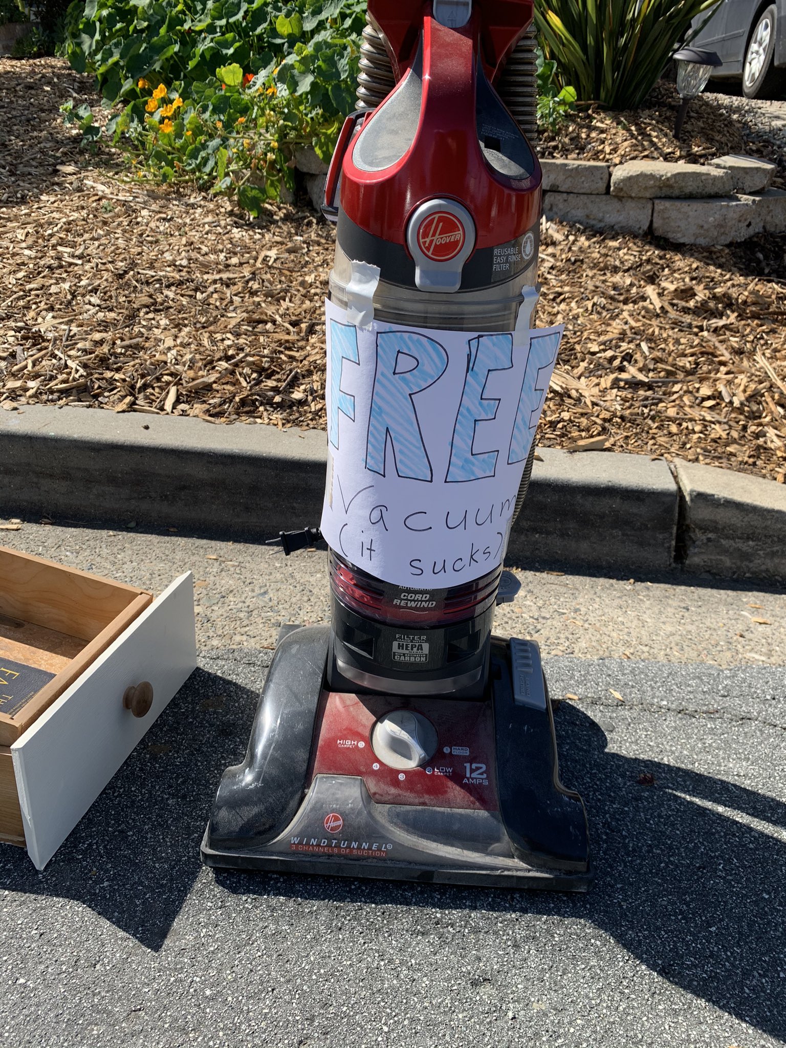 Does it suck or does it suck? | Scrolller