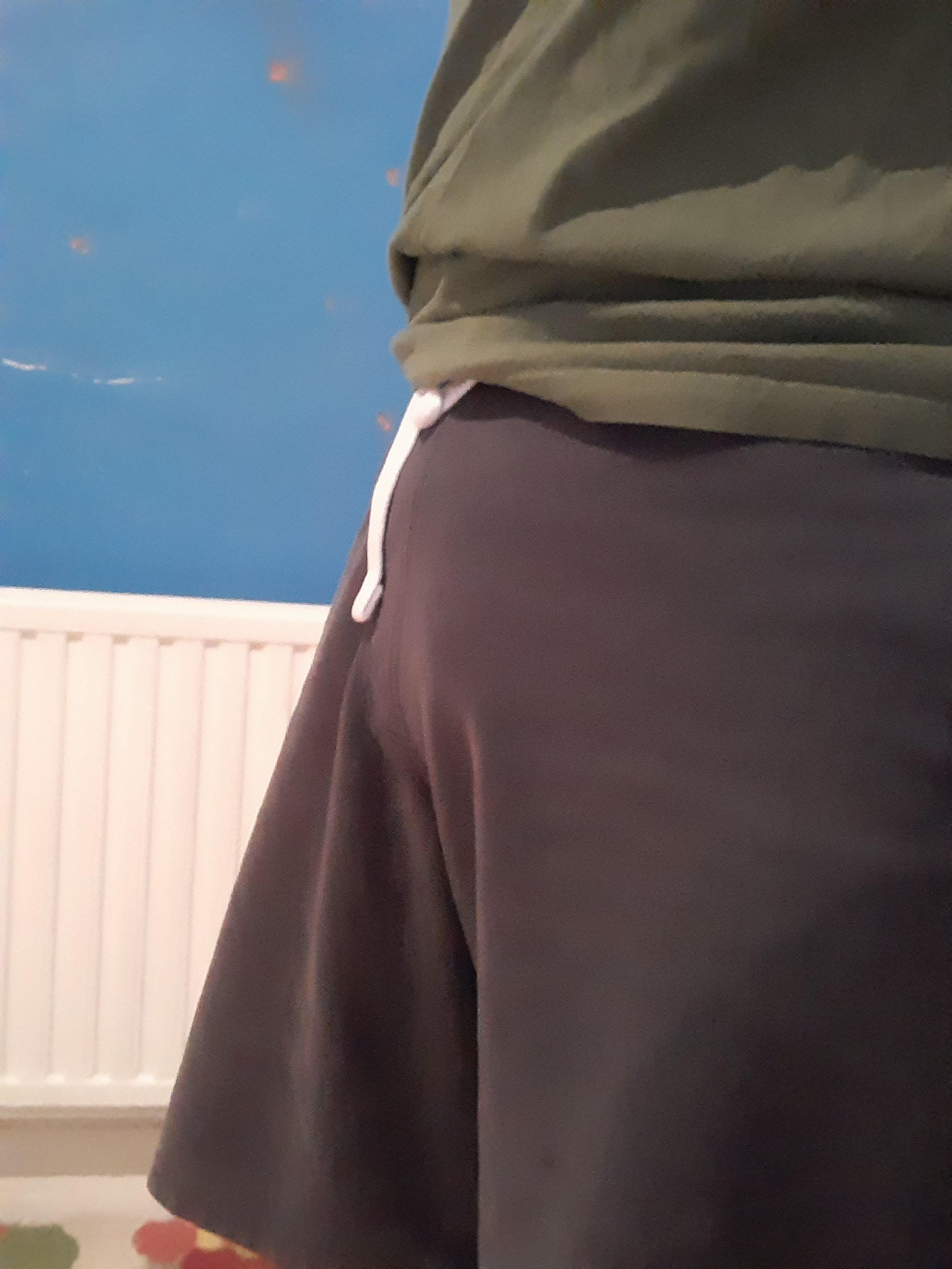 Does my bulge while flaccid look big/good? | Scrolller