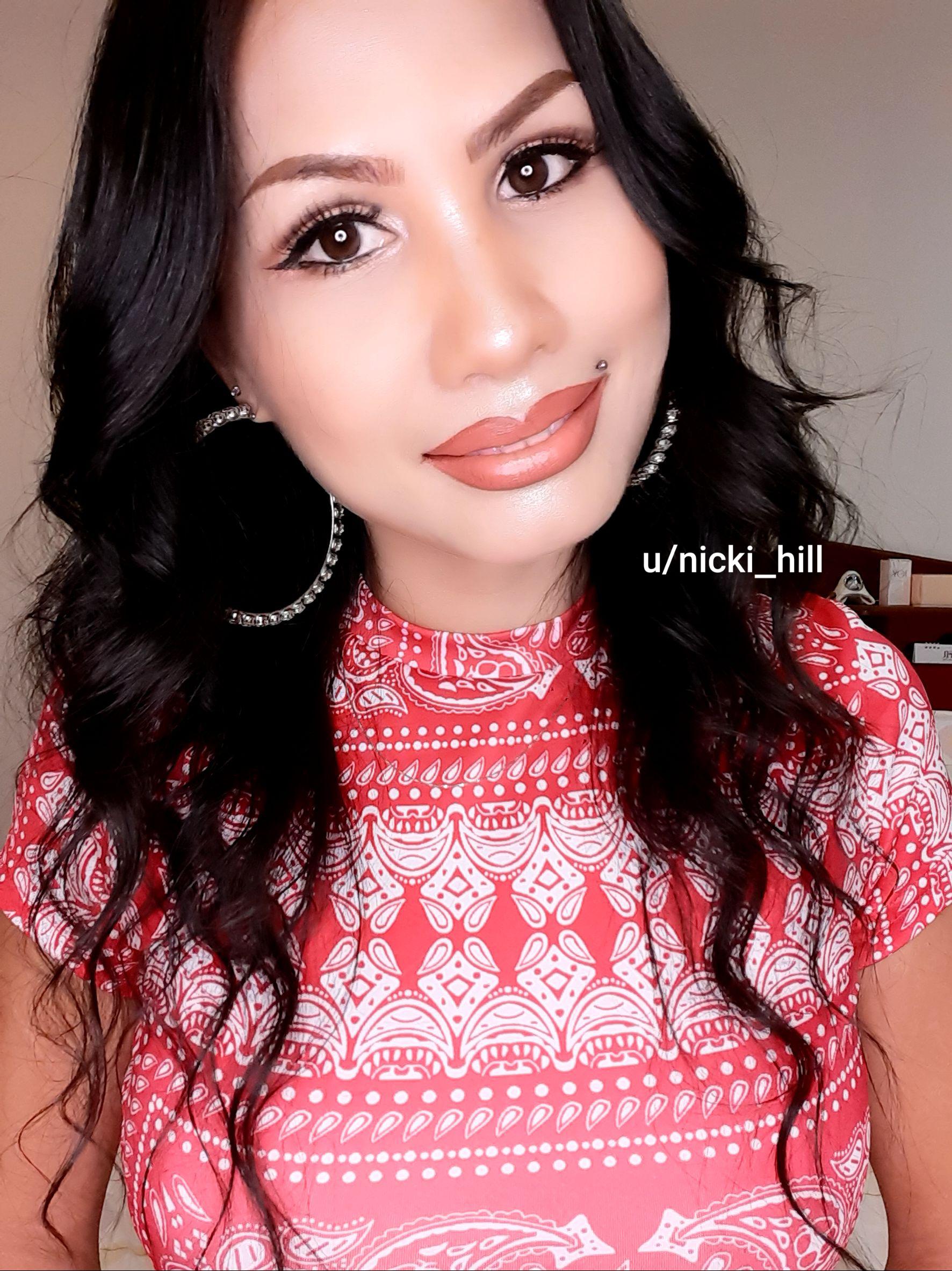 Does red make my eyes pop? 🙄 | Scrolller