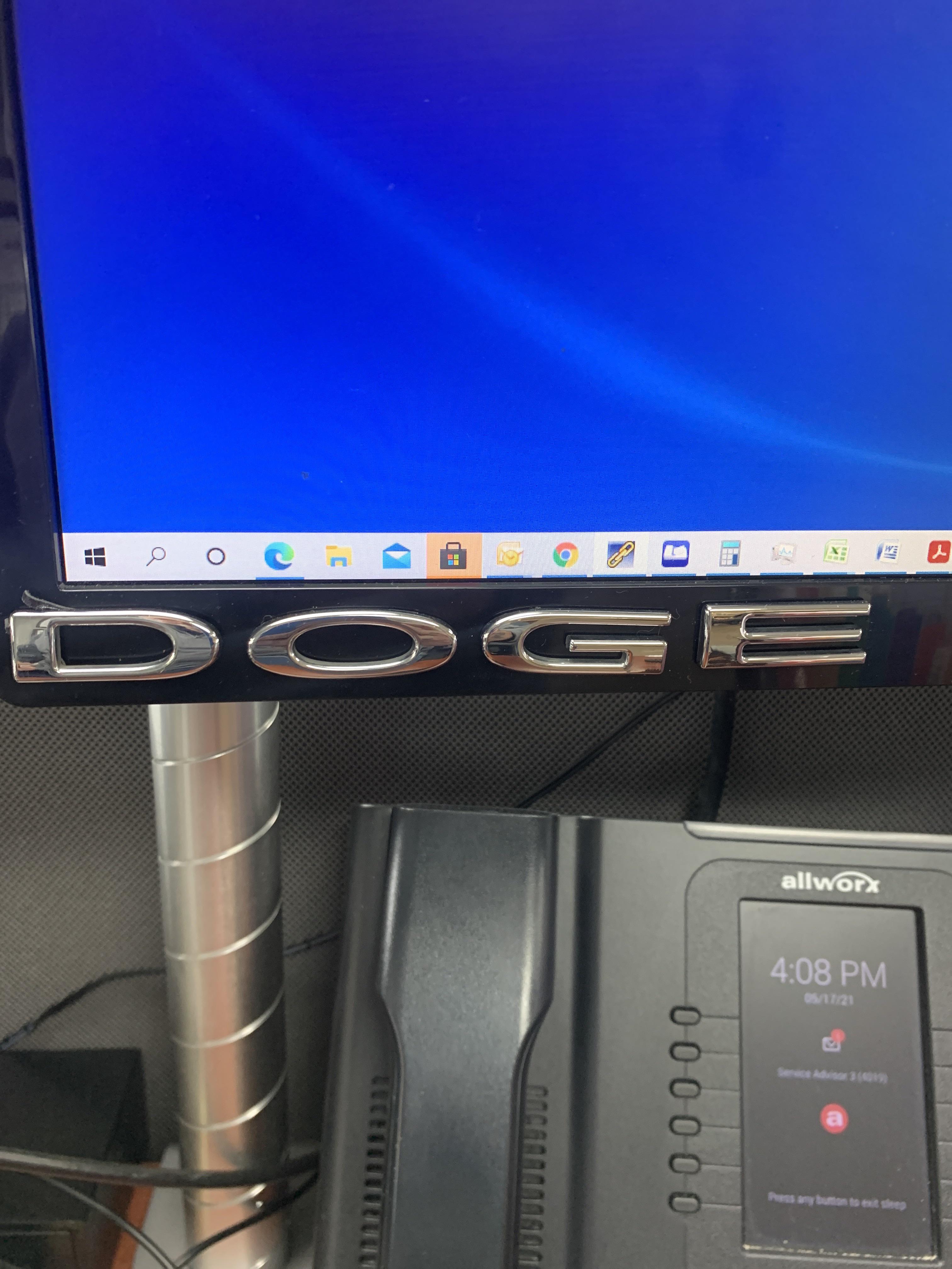 Doge Hold | Scrolller