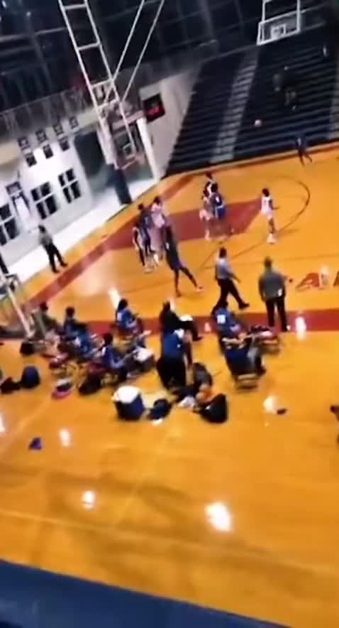 Doing a slam dunk | Scrolller